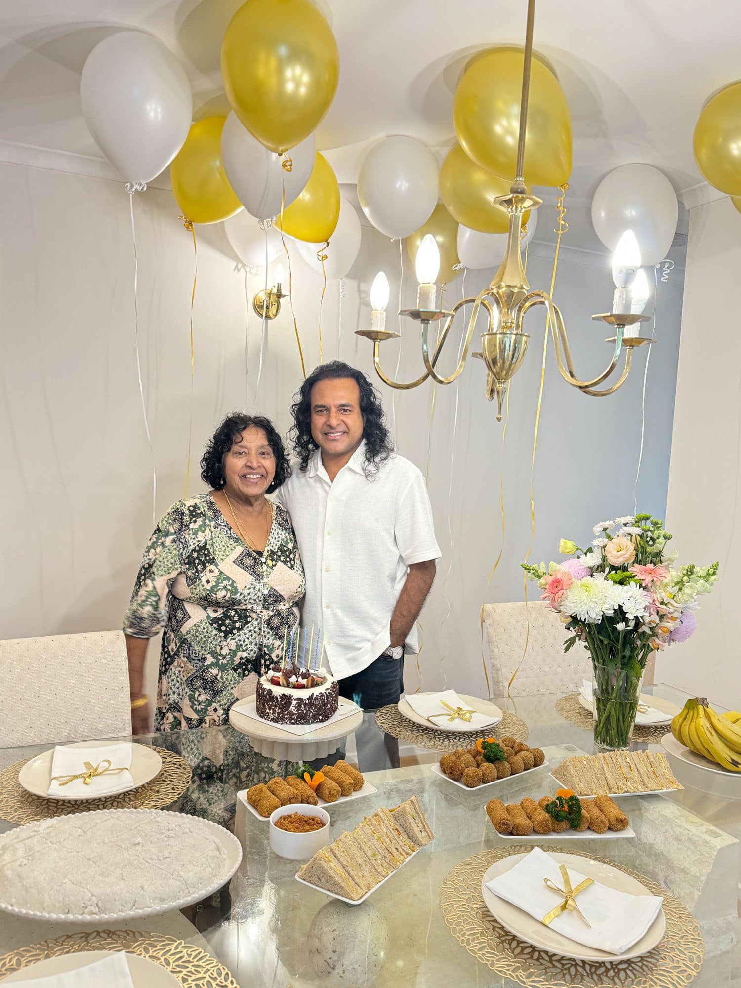 සීයාගේ සතුට දෙගුණ තෙගුණ වෙයි... චූටි මැණිකත් තුරුල් කරගෙන අලුත් සීයා ...
