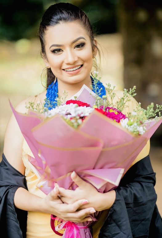 "මේ පැත්ත පළාතෙ ආයෙ එන්න එපා.." ඒ ඇගේ ජීවිතය වෙනස් වුණේ අන්න එතනින් ...