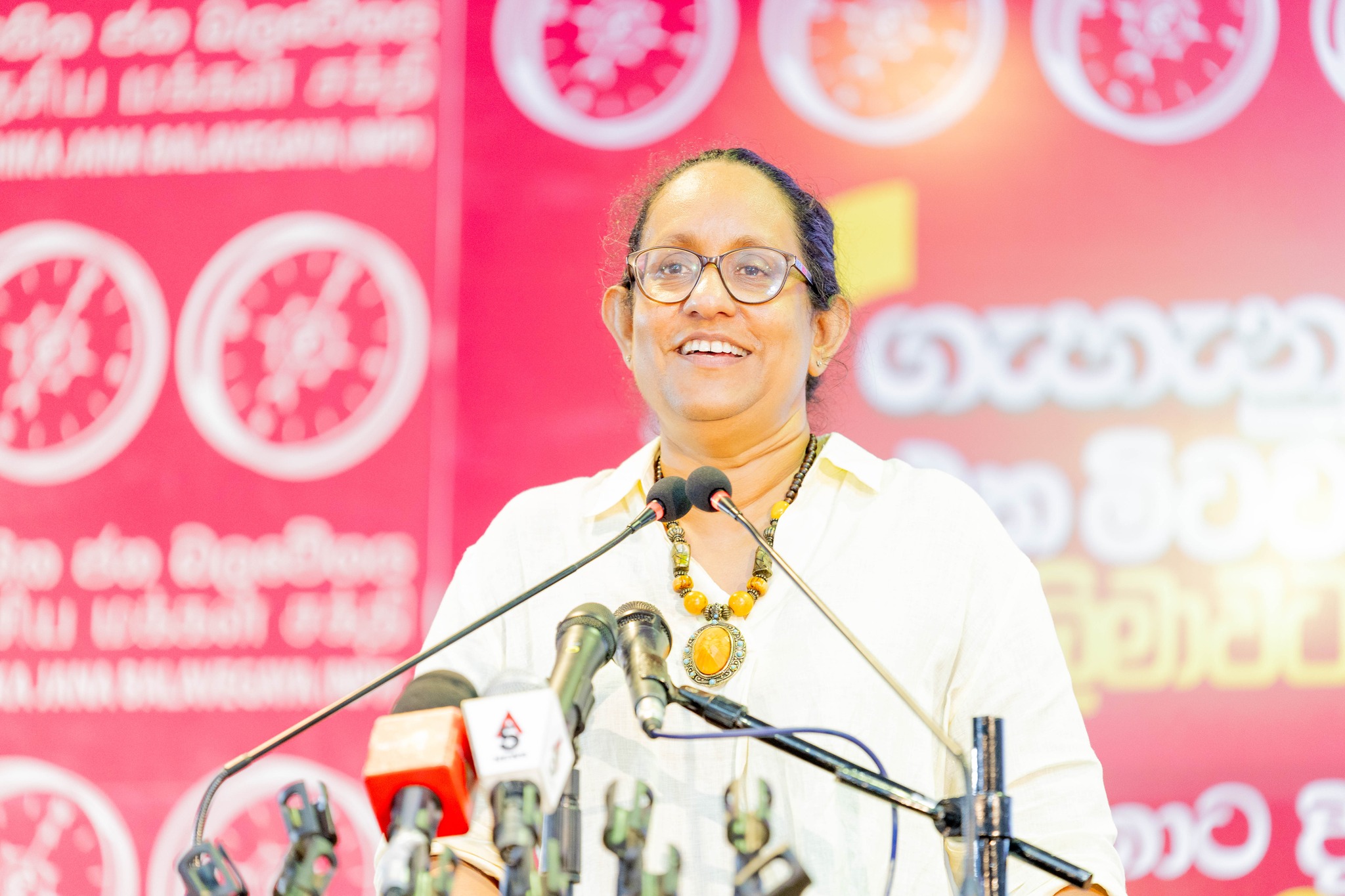 ඉදිරියේ ගැනීමට නියමිත විශේෂ තීරණයක් ගැන හරිනිගෙන් ප්‍රකාශයක්.. - Dr ...
