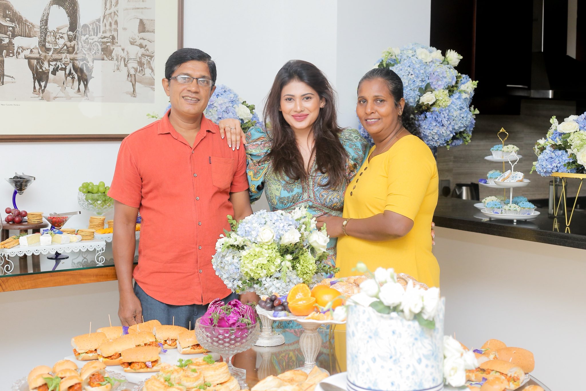 පුළුවන් තරම් තනියම ජිවත්වෙන්න, අම්මයි දරුවයි එක්ක.." තවත් දවසක් සතුටින් ...