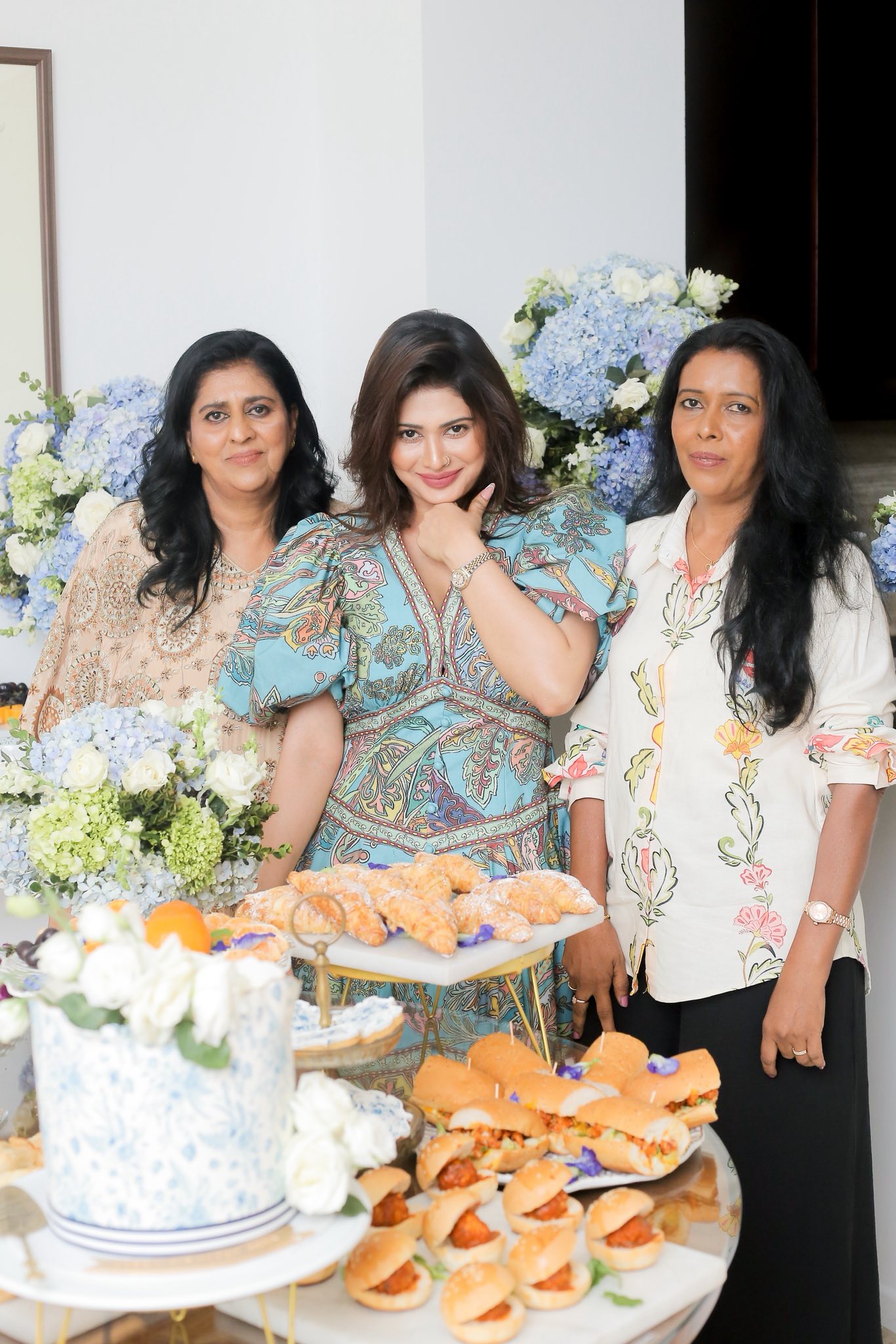 පුළුවන් තරම් තනියම ජිවත්වෙන්න, අම්මයි දරුවයි එක්ක.." තවත් දවසක් සතුටින් සැමරූ පියුමි ඒ ගැන කියූ ...