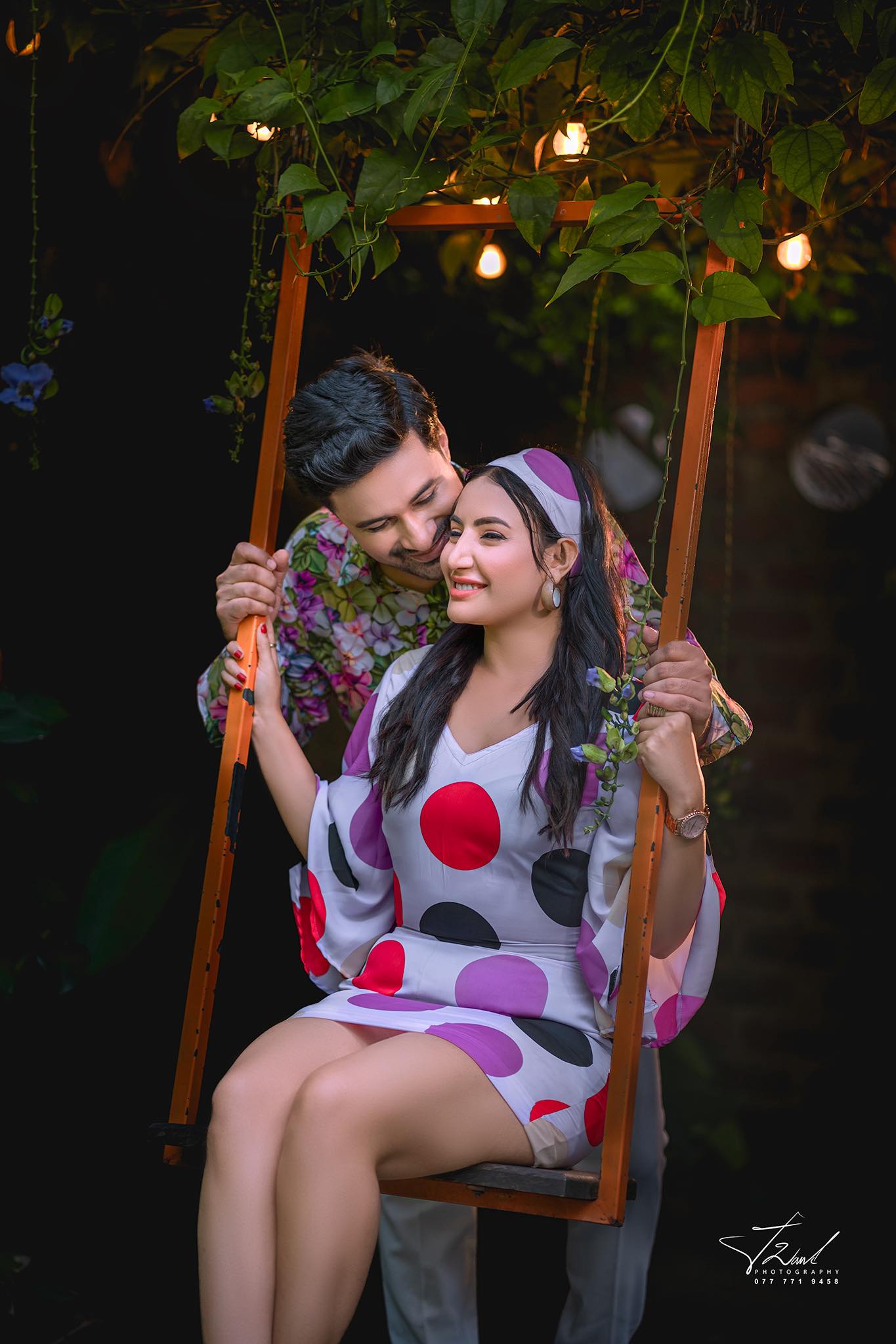 "නෙතු යාවී බැඳීලා සදා, හීන ගානේ රැයේහී පවා සඳසේයා වතේහී මවා, පිනි සීතේ ...