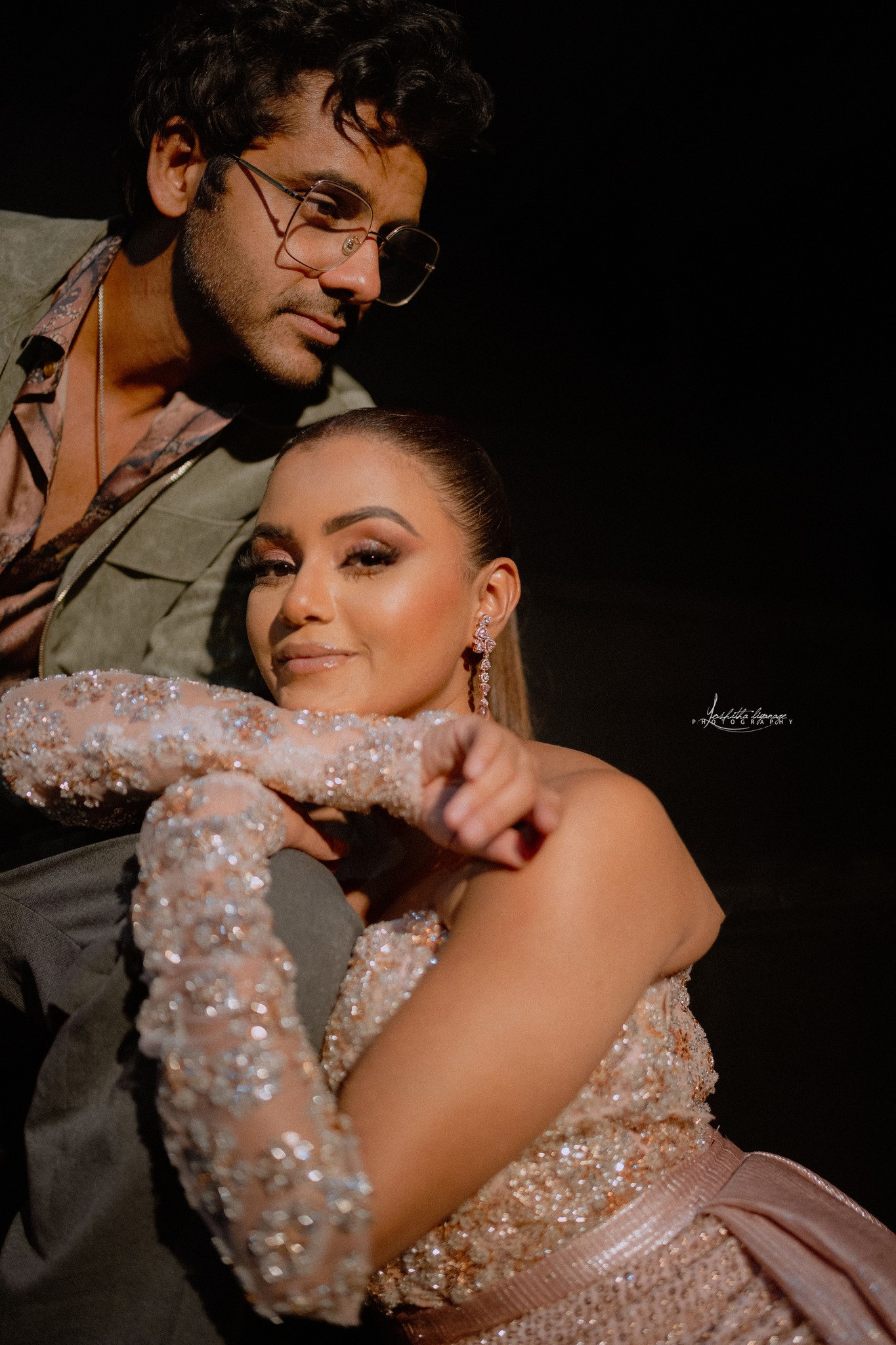 පුංචි සාරන්‍යාත් අම්මයි, තාත්තායි වගේ හරි හරියට ෆෝටෝ අරන්.. ඒ ...