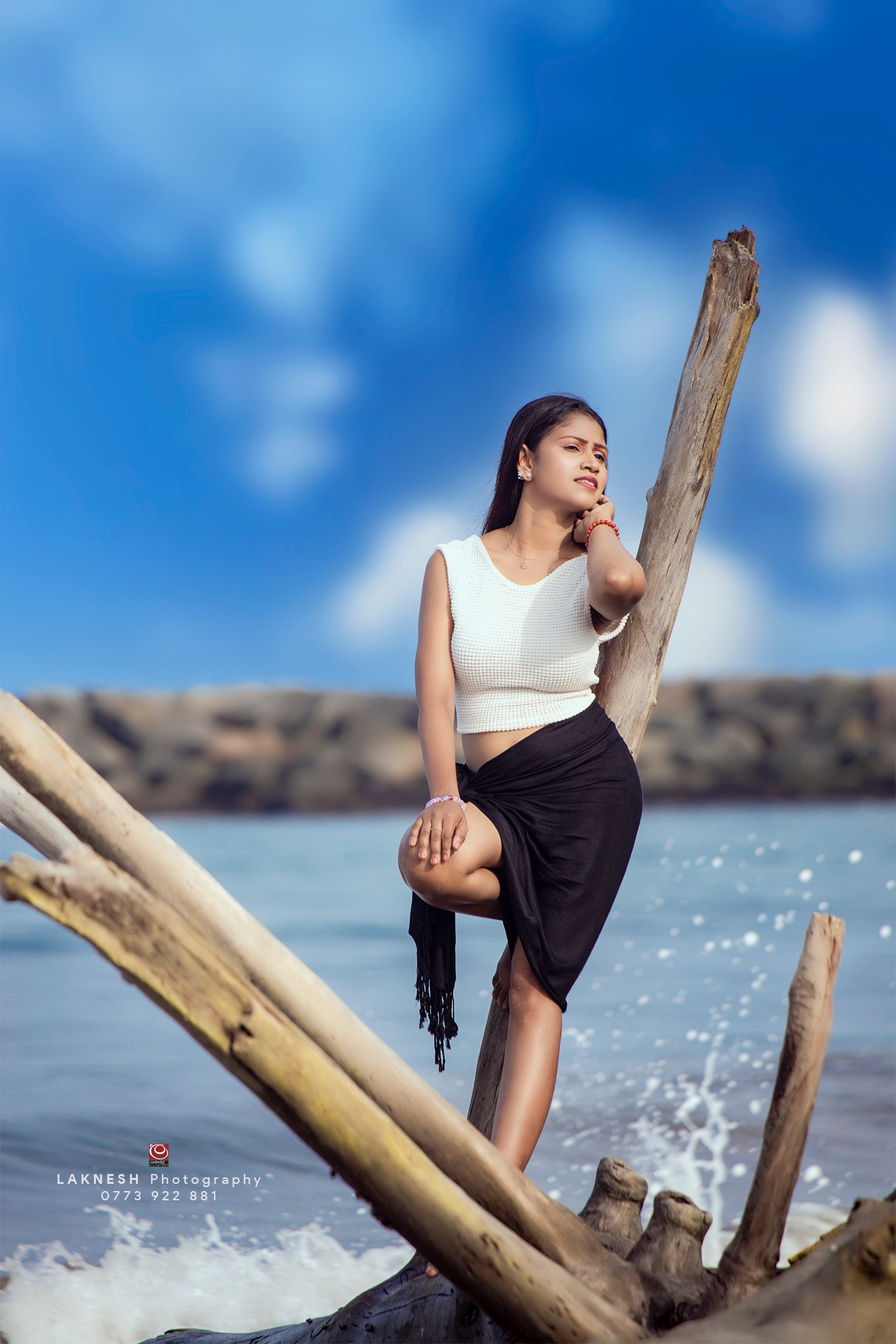 බලන්නකෝ ඒ Photo Shoot එකේ ලස්සන මුහුදු වෙරළේ කරපු අමුතුම ෂුට් එක ...