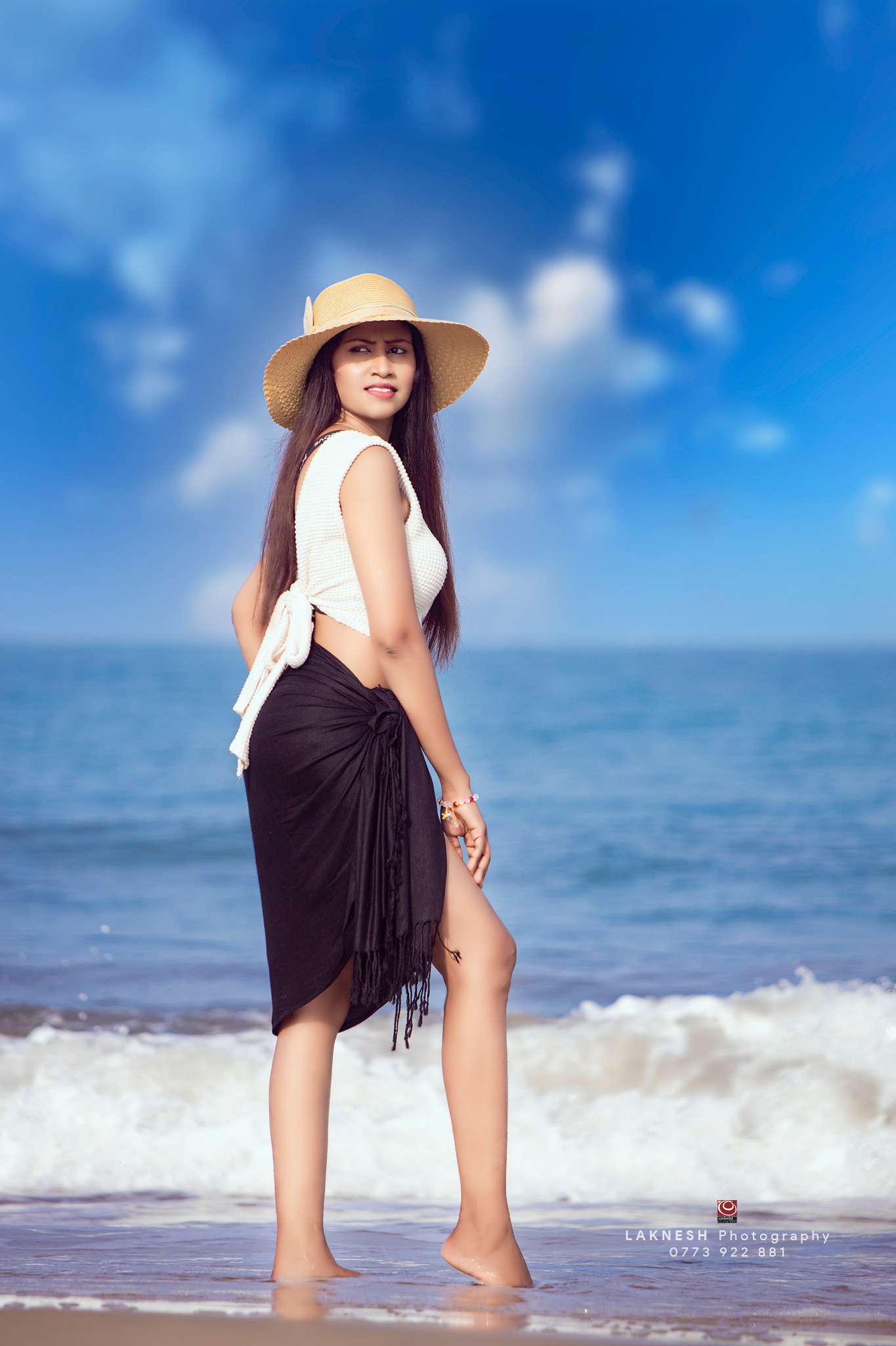 බලන්නකෝ ඒ Photo Shoot එකේ ලස්සන මුහුදු වෙරළේ කරපු අමුතුම ෂුට් එක ...