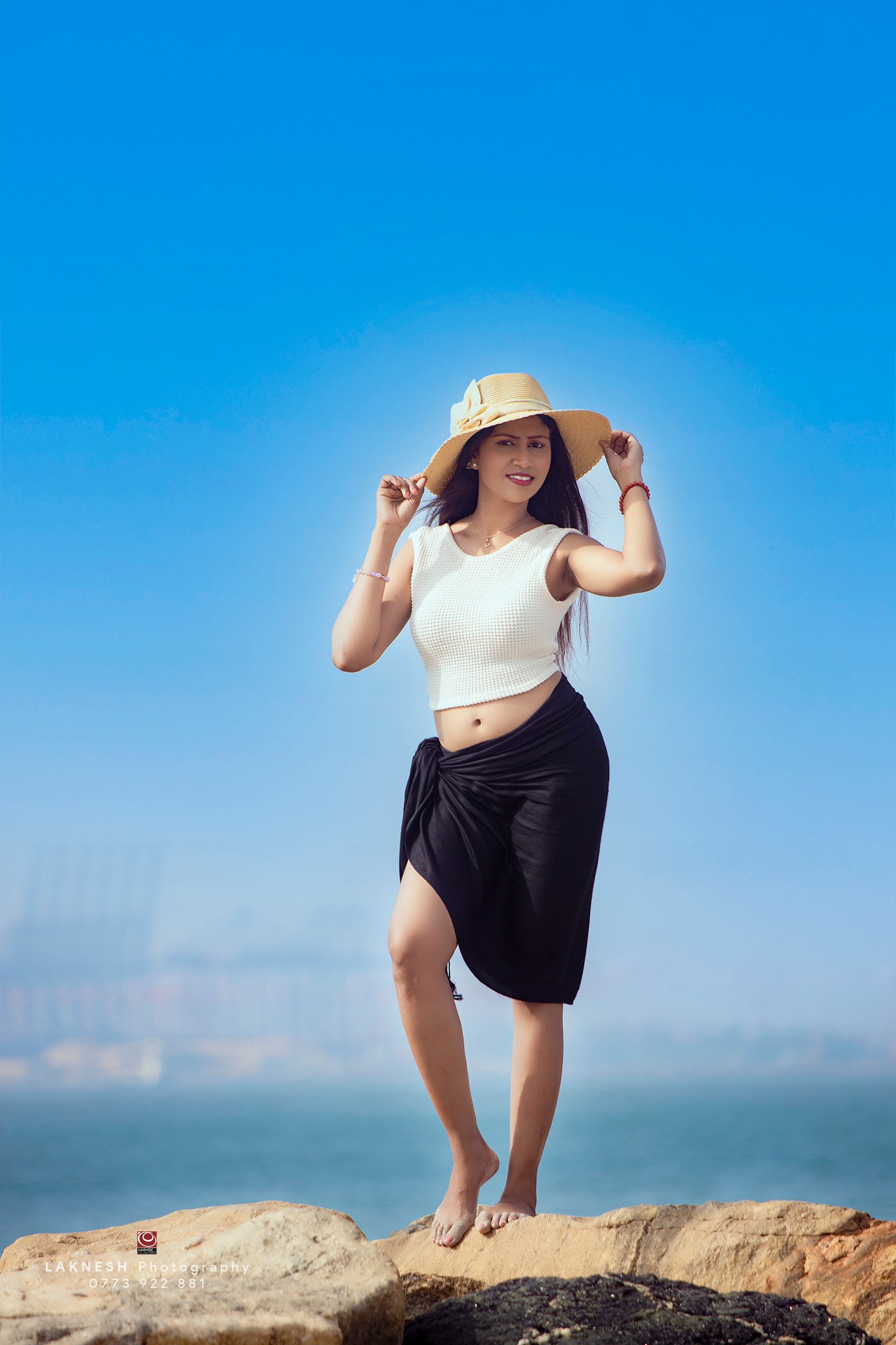 බලන්නකෝ ඒ Photo Shoot එකේ ලස්සන මුහුදු වෙරළේ කරපු අමුතුම ෂුට් එක ...