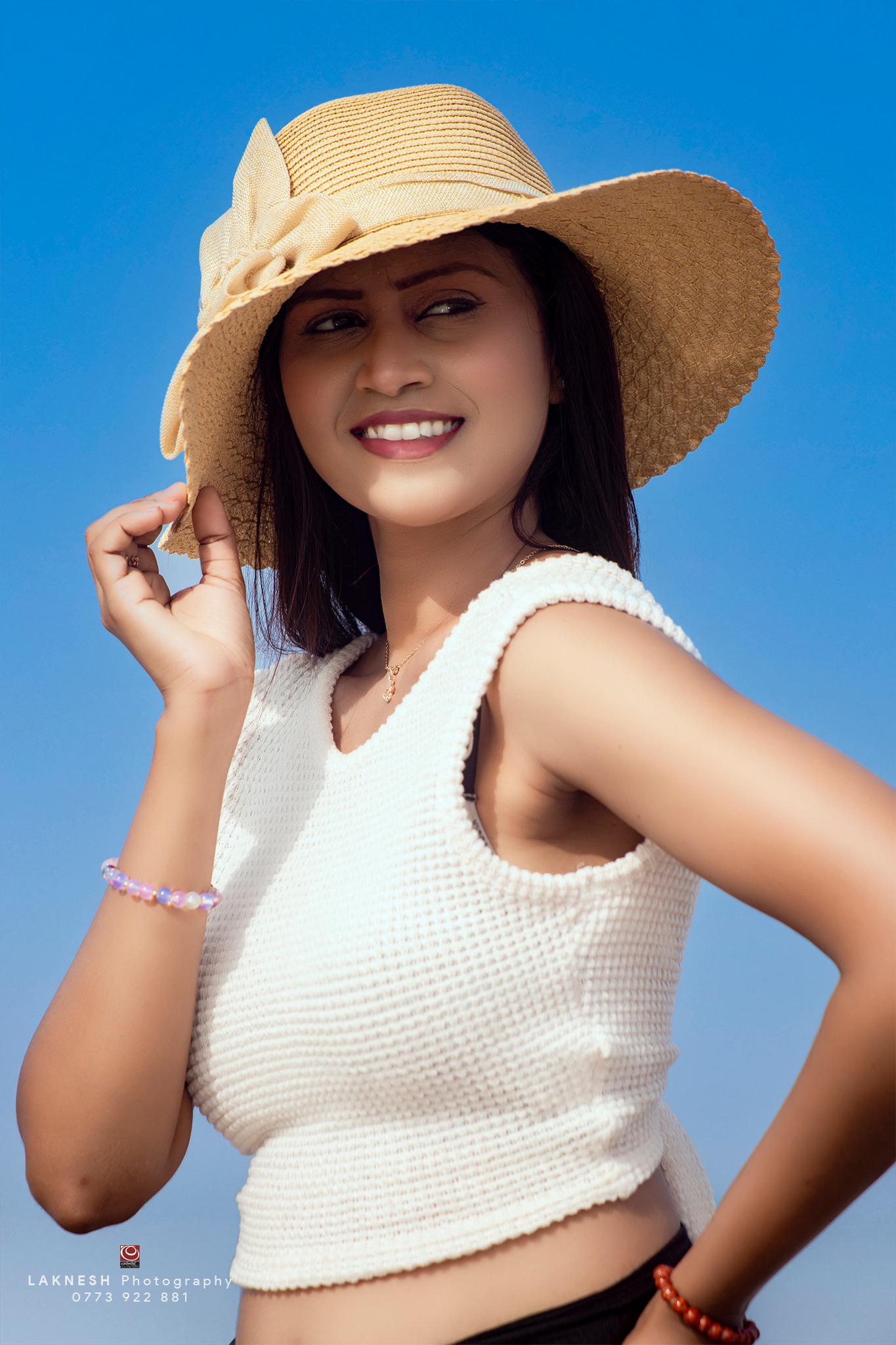 බලන්නකෝ ඒ Photo Shoot එකේ ලස්සන මුහුදු වෙරළේ කරපු අමුතුම ෂුට් එක ...