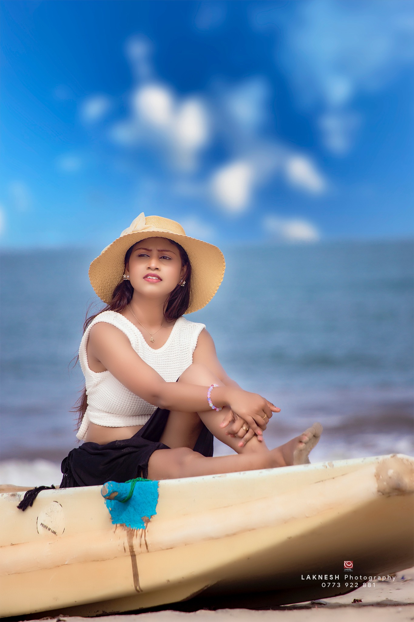 බලන්නකෝ ඒ Photo Shoot එකේ ලස්සන මුහුදු වෙරළේ කරපු අමුතුම ෂුට් එක ...