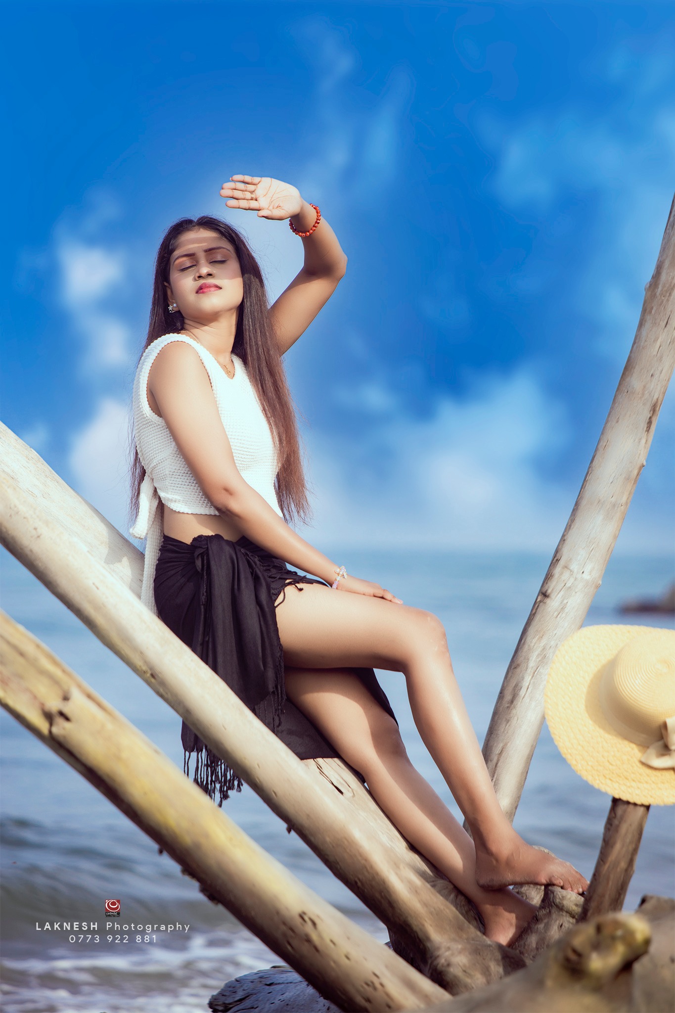 බලන්නකෝ ඒ Photo Shoot එකේ ලස්සන මුහුදු වෙරළේ කරපු අමුතුම ෂුට් එක ...