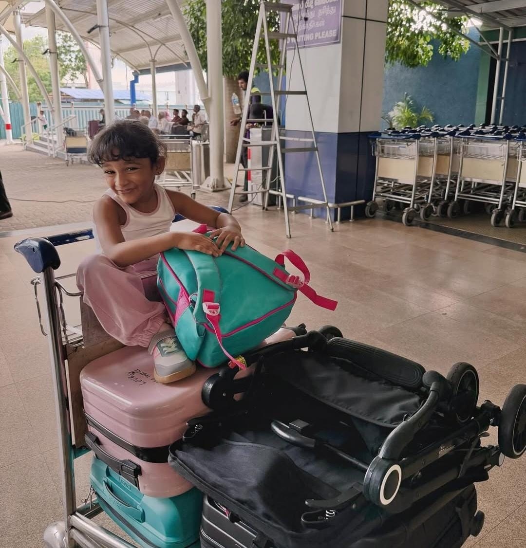 සතුට පිරුණු සොඳුරු මොහොතක්.. පුංචි පවුල සතුටු වෙන්න කොහේද මේ ගිහින් ...
