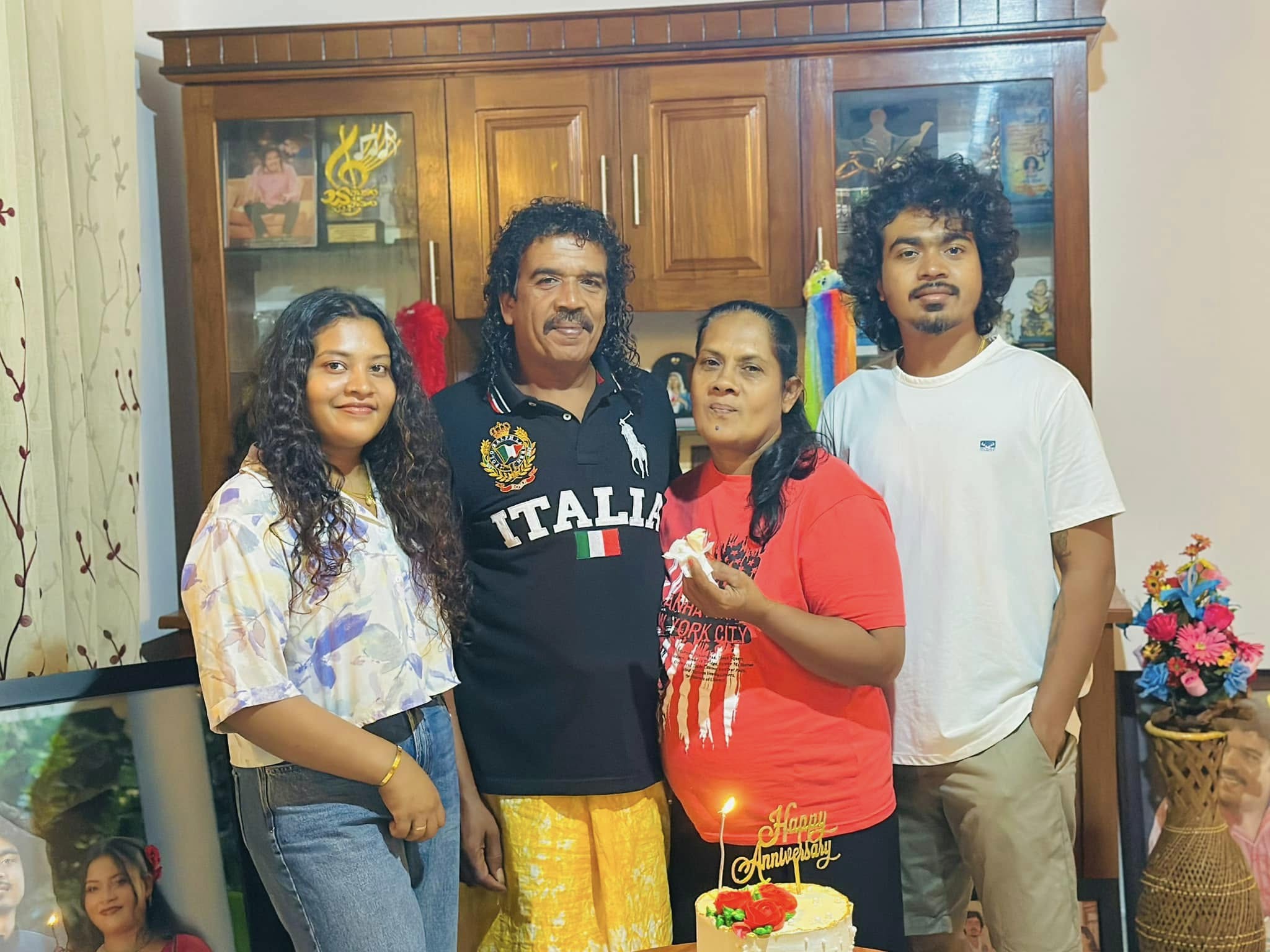 ගායක කිංස්ලි පීරිස් 29වැනි විවාහ සංවත්සරය සැමරූ හැටි... – Photos - Kavindu Peiris - Hiru Gossip ...