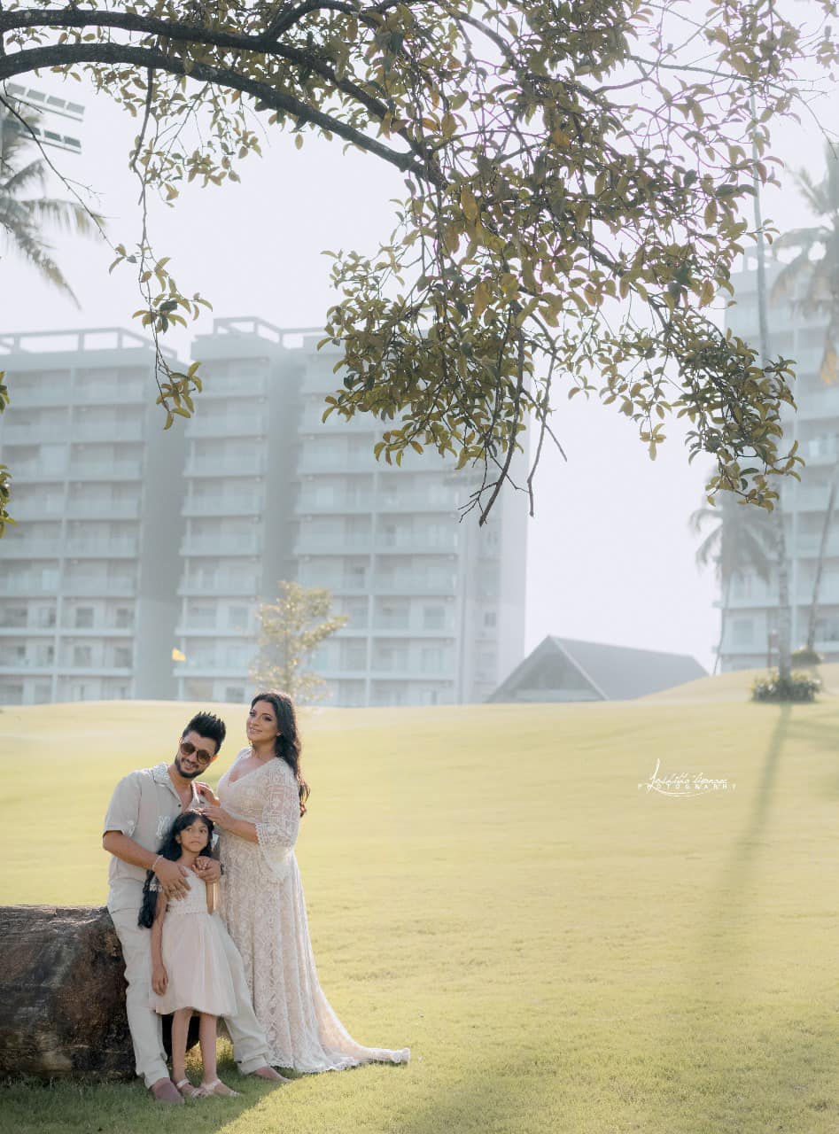 පුංචි පවුලේ සතුට වැඩි වෙන්නයි යන්නේ... කවුරුත් ආදරය කරන එයාලා කියන සුබ ආරංචිය මෙන්න.. photos ...