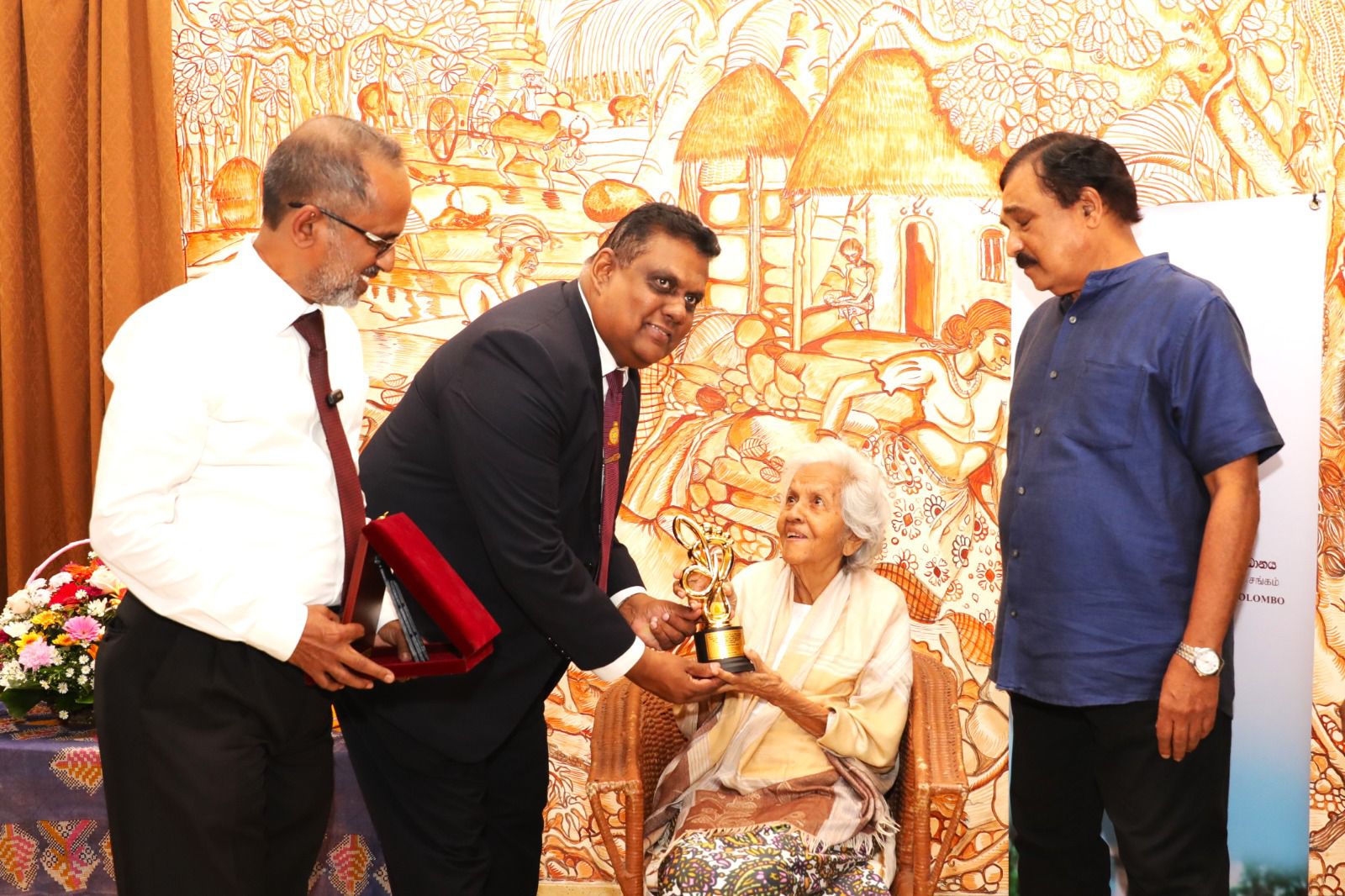 කොළඹ සරසවියෙන් උපහාර ලැබූ රංගවේදිනිය... - Irangani Serasinghe - Hiru ...