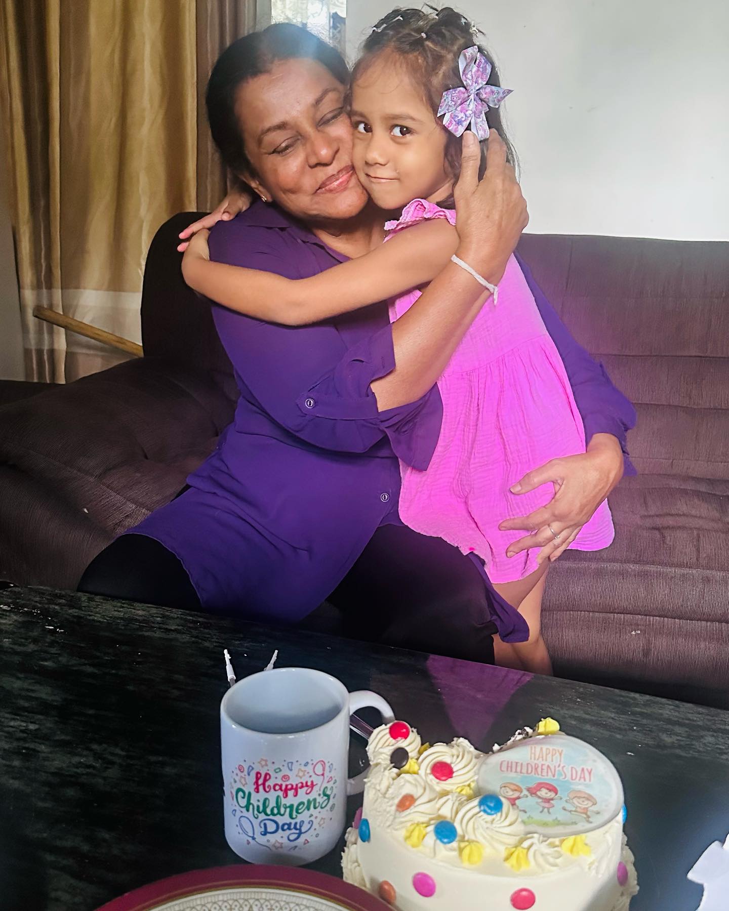 මීටත් වඩා සතුටක් අම්මා කෙනෙක්ට වෙන කොහෙන්ද..? කවුරුත් ආදරය කරන කුමාරියට ...