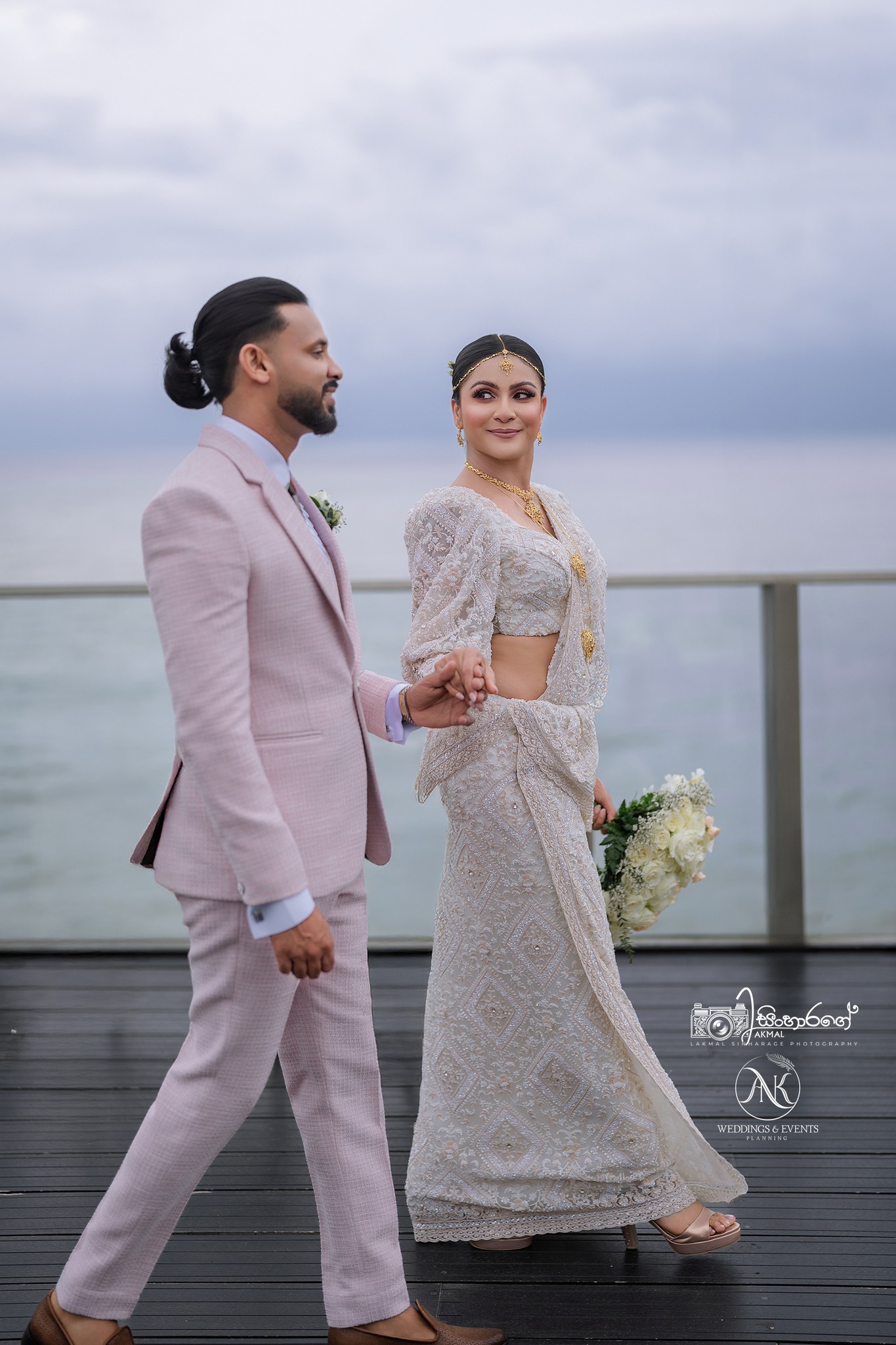 " ඔබ ගීයක් වී ආවේ වස්සාන කාලේ " ලස්සනම ලස්සන තරු යුවළට සුබ මංගලම් ...