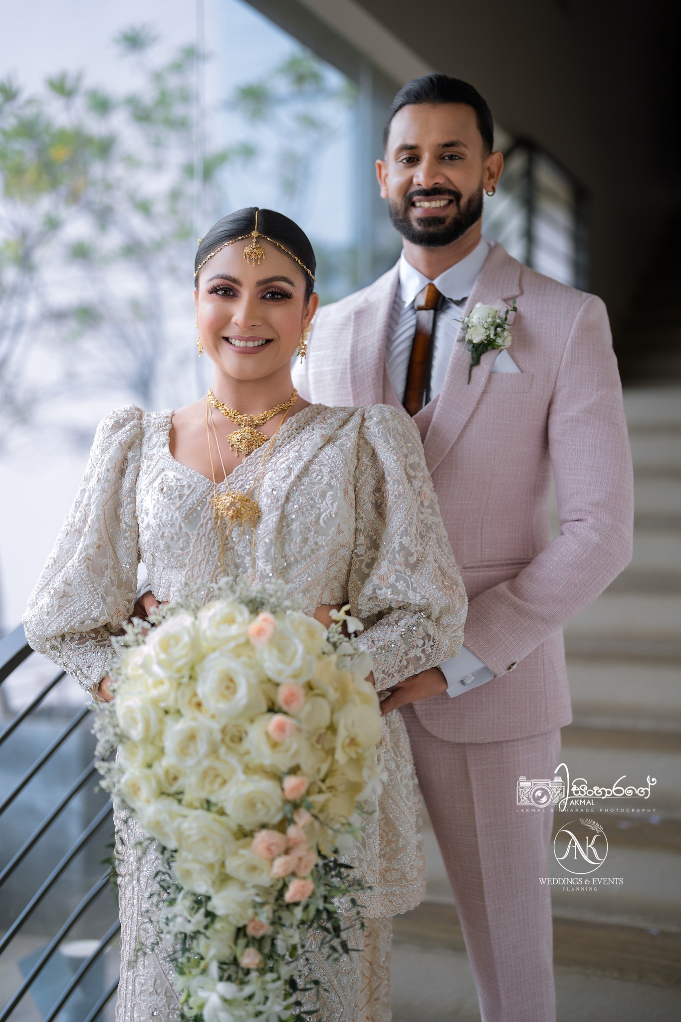 " ඔබ ගීයක් වී ආවේ වස්සාන කාලේ " ලස්සනම ලස්සන තරු යුවළට සුබ මංගලම් ...