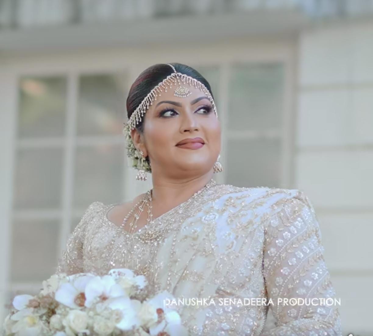 තවත් සතුට උතුරන දවසක ඔහුගේ ආදරණීය පවුල එකතු වෙලා කරපු ඒ ලස්සන ෆොටෝ ෂූට් ...