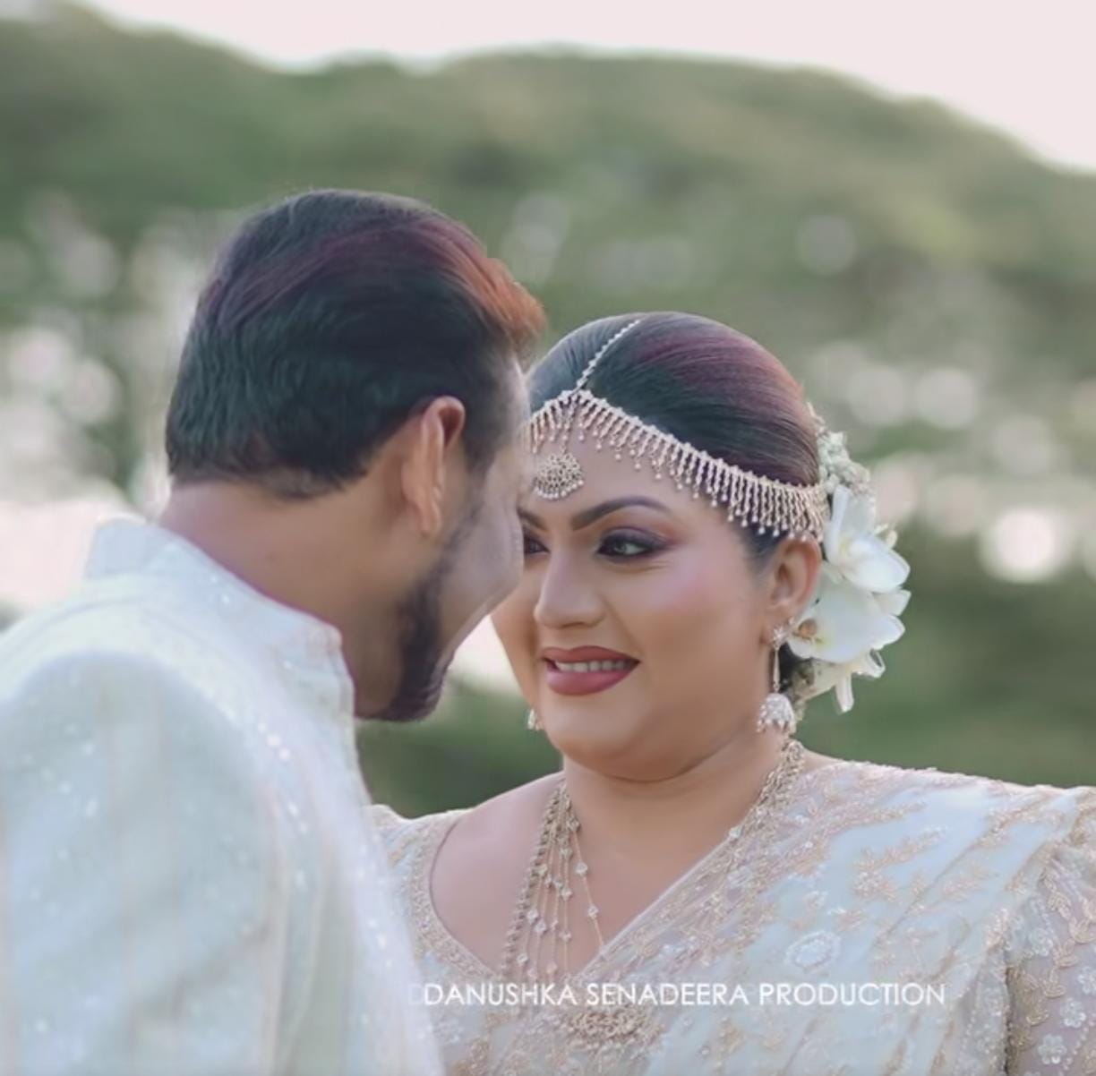 තවත් සතුට උතුරන දවසක ඔහුගේ ආදරණීය පවුල එකතු වෙලා කරපු ඒ ලස්සන ෆොටෝ ෂූට් ...