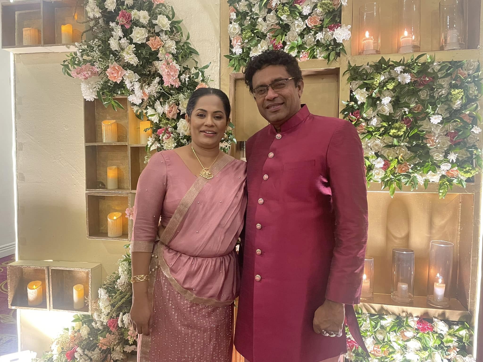 "මලක් වෙලා ඔබ පිපෙන්න, ආදරේ... සුවඳ දෙන්න... ගඟක් වගේ ඔබ ගලන්න ...