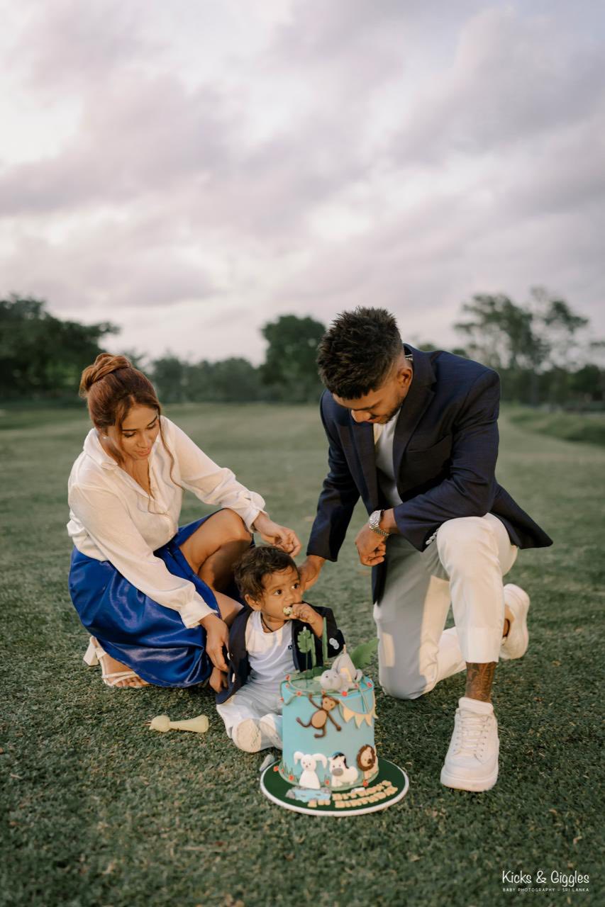 ඔවුන්ගේ ලෝකය සැරසූ පුංචි කුමාරයා.. පැතුම්ගේ ආදරණීය පුතාගේ උපන්දිනය ...