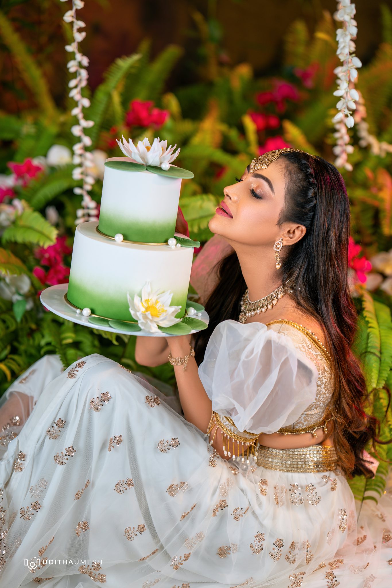 මා හෘදේ ශෝබන ගංගා වෑහේවී ආලය හංගා.. දෑසින් පානා හී සැර යැව්වා.. අමුතු ...