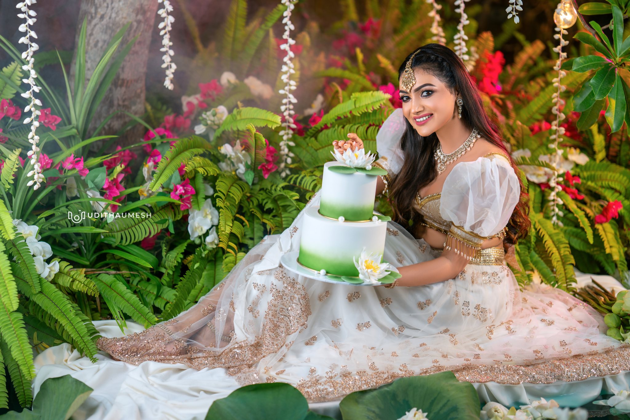මා හෘදේ ශෝබන ගංගා වෑහේවී ආලය හංගා.. දෑසින් පානා හී සැර යැව්වා.. අමුතු ...
