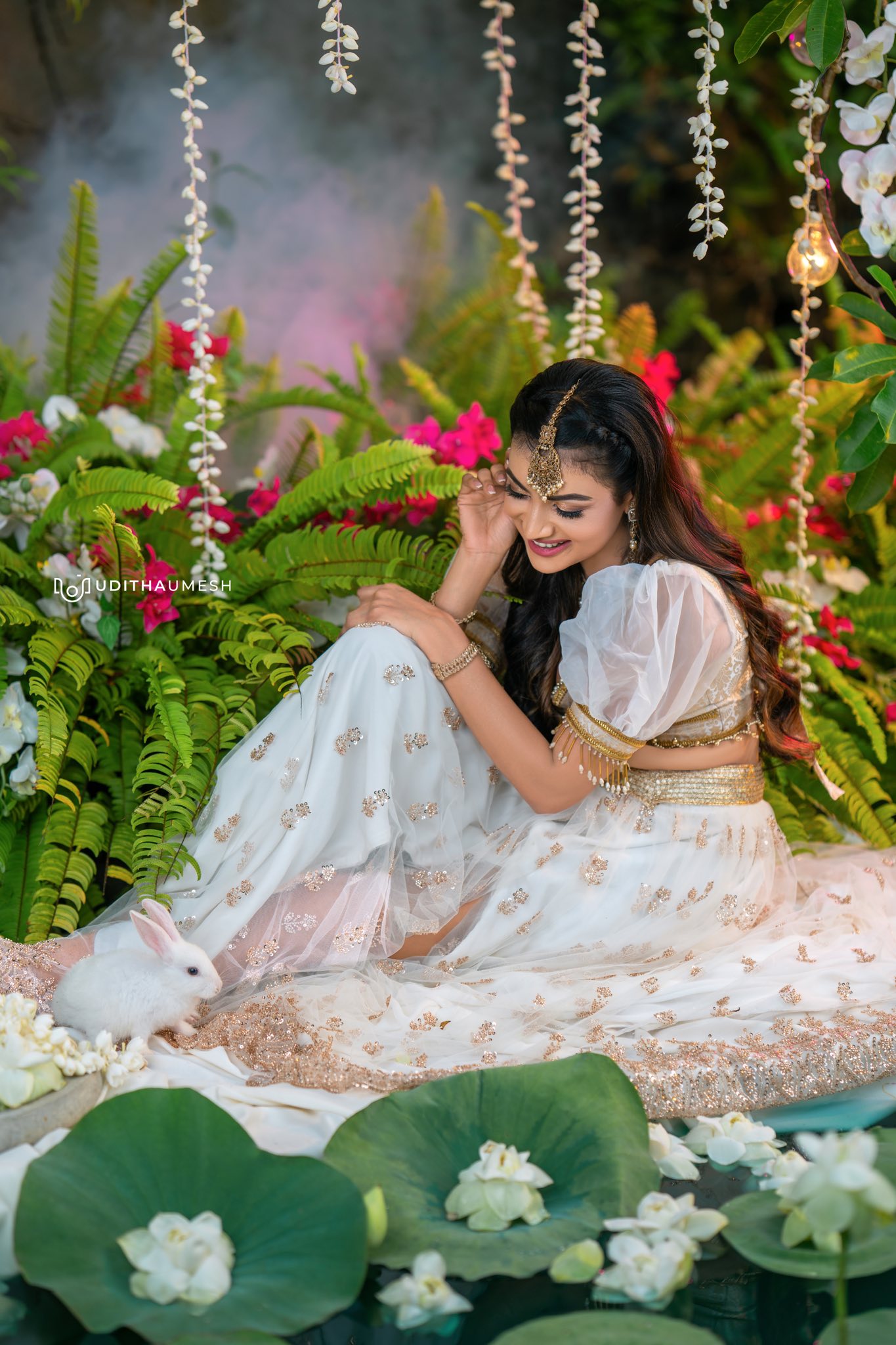 මා හෘදේ ශෝබන ගංගා වෑහේවී ආලය හංගා.. දෑසින් පානා හී සැර යැව්වා.. අමුතු ...