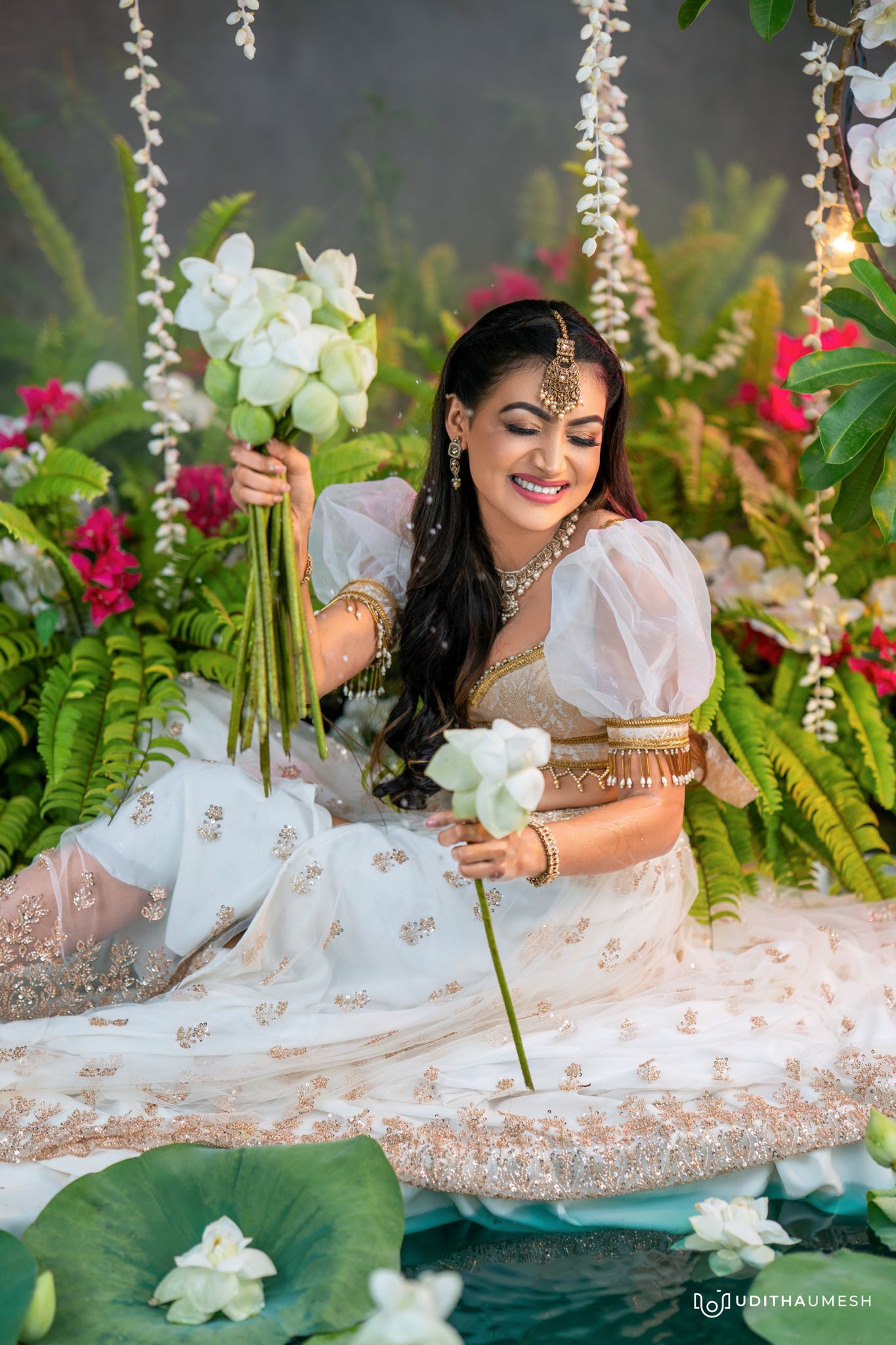 මා හෘදේ ශෝබන ගංගා වෑහේවී ආලය හංගා.. දෑසින් පානා හී සැර යැව්වා.. අමුතු ...