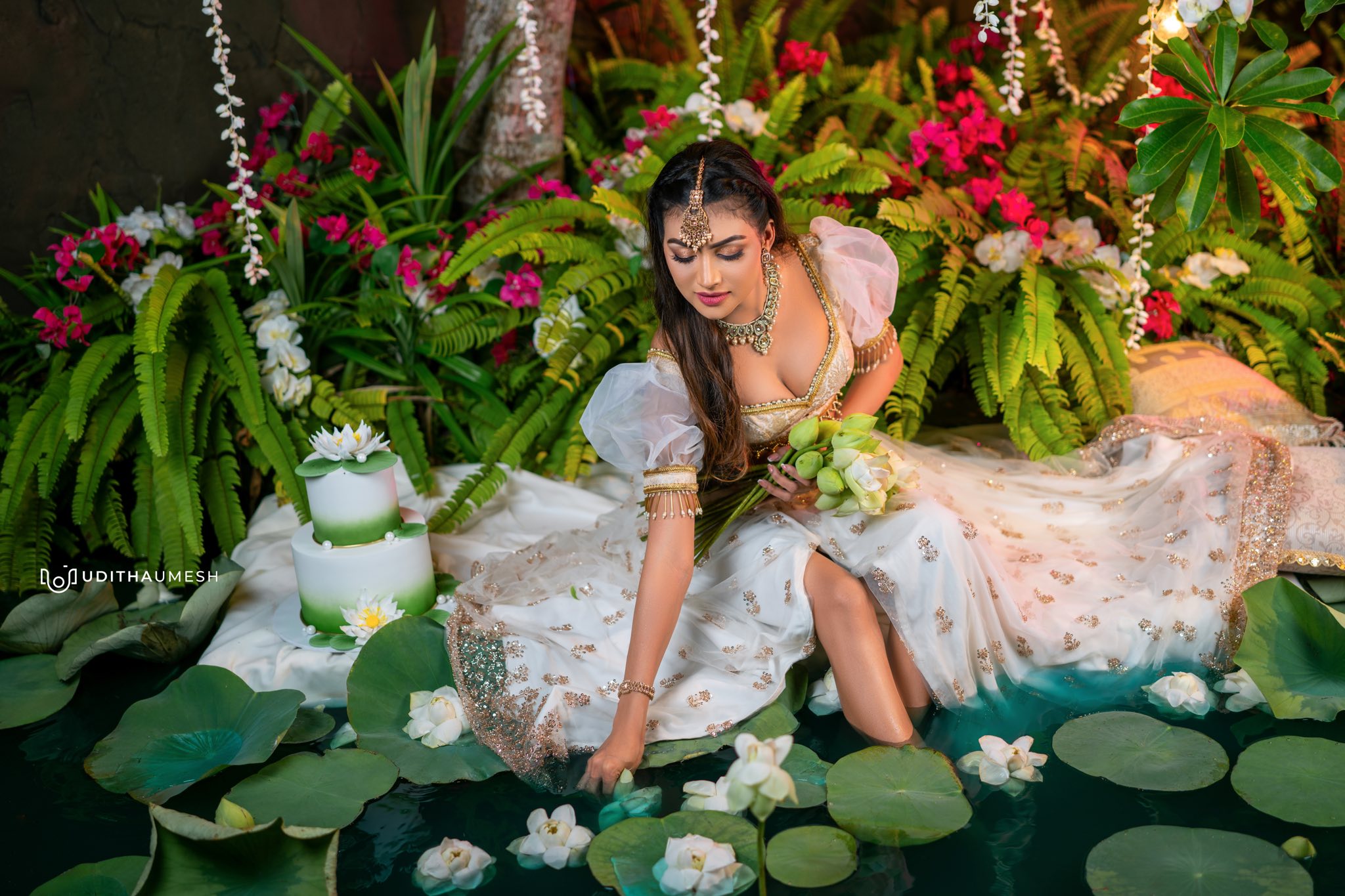 මා හෘදේ ශෝබන ගංගා වෑහේවී ආලය හංගා.. දෑසින් පානා හී සැර යැව්වා.. අමුතු ...