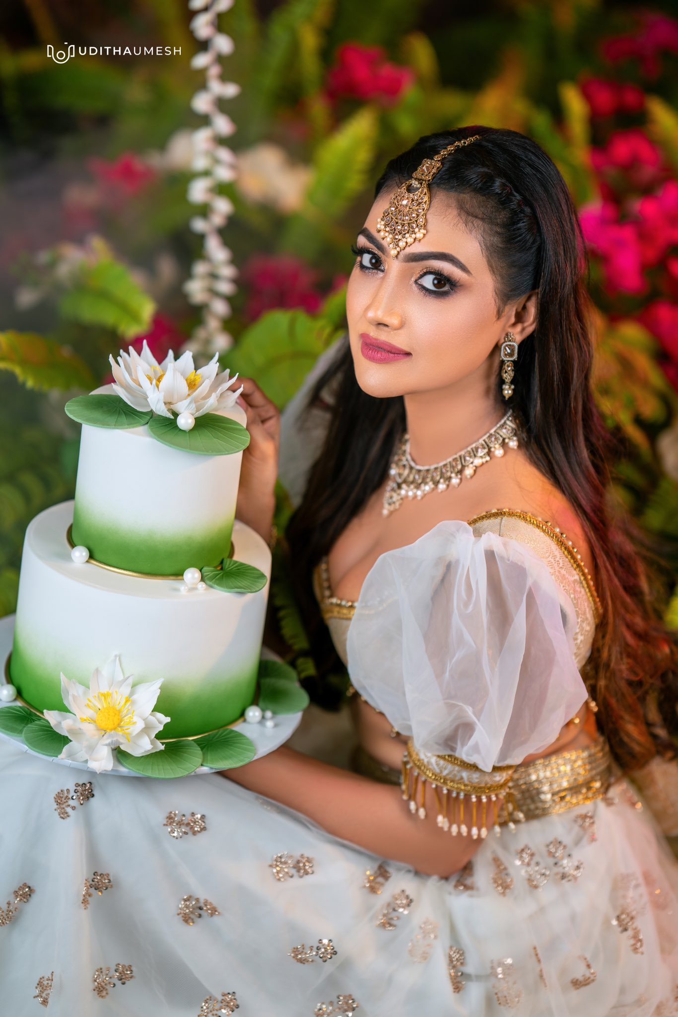 මා හෘදේ ශෝබන ගංගා වෑහේවී ආලය හංගා.. දෑසින් පානා හී සැර යැව්වා.. අමුතු ...