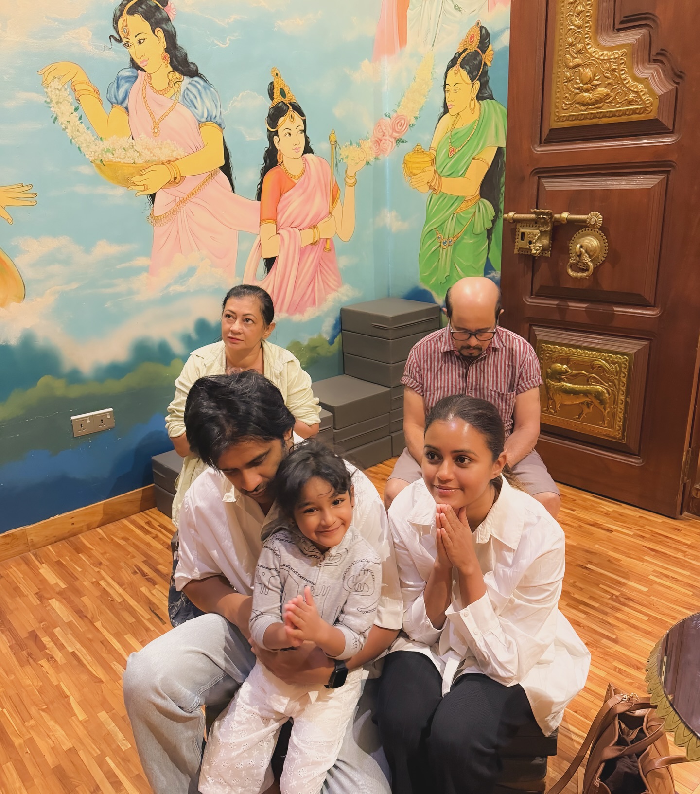 පුංචි පවුලේ මේ ඡායාරූප පෙළ නම් ඇත්තටම හරිම ආදරණීයයි.. - Dinakshi ...