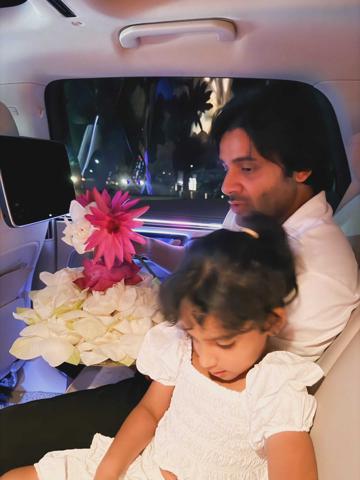 පුංචි පවුලේ මේ ඡායාරූප පෙළ නම් ඇත්තටම හරිම ආදරණීයයි.. - Dinakshi ...