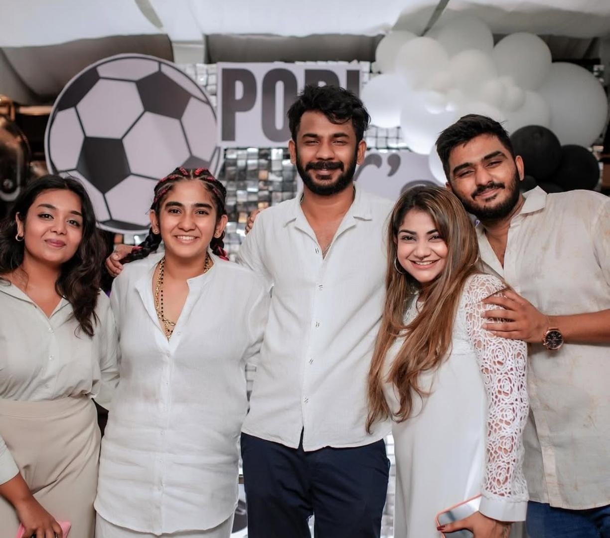 ආදරණීය ඇය වෙනුවෙන් සූදානම් වූ උපන්දින සාදය.. සුජීවත් එදා හොඳටම සතුටු ...