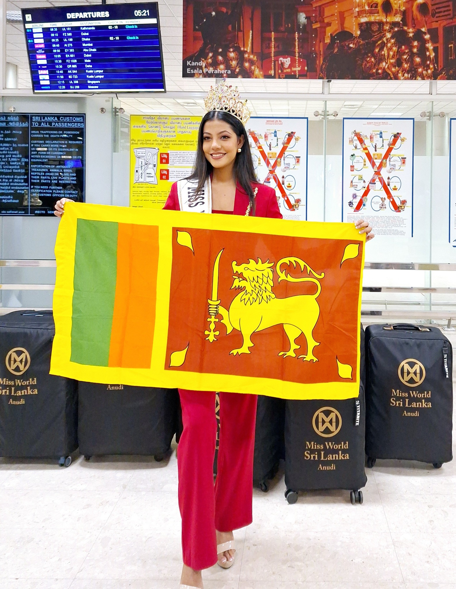 සුන්දරත්වයේ කිරුළ හිස මත දරාගත් රුවැති ඇය අවසන් මහා තරගය වෙනුවෙන් ...