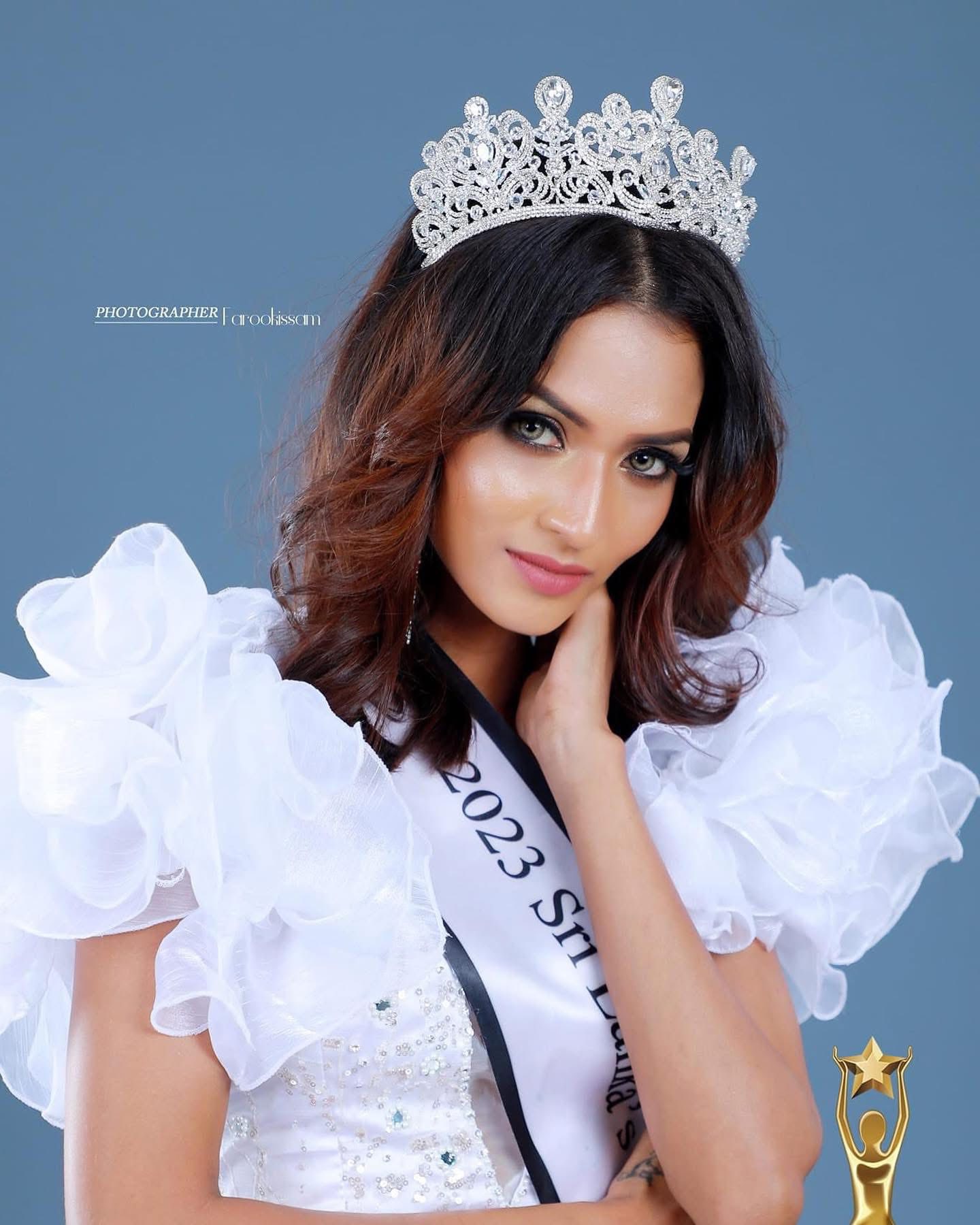 "වෙච්ච දේ දන්නේ උබ නංගී, ඒත් ඉවසන්න තිබුණා.." අබිරහසක් ඉතුරු කරමින් ...