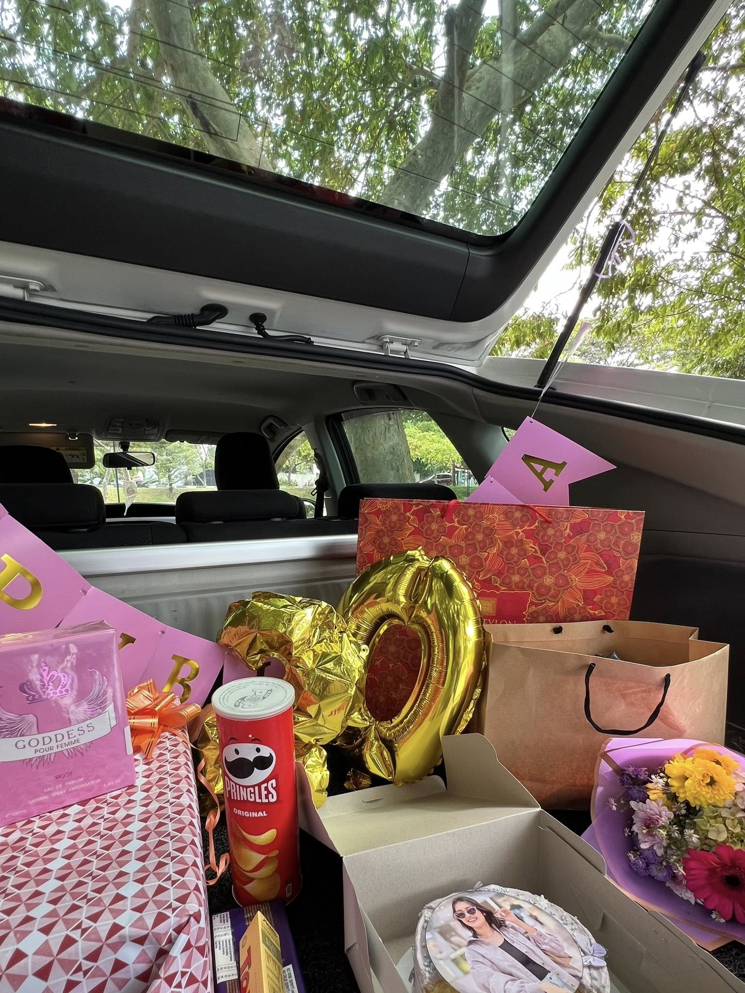 ඒක නම් පුදුම හිතෙන surprise එකක්... - photos - Kaweerna Wanniarachchi ...