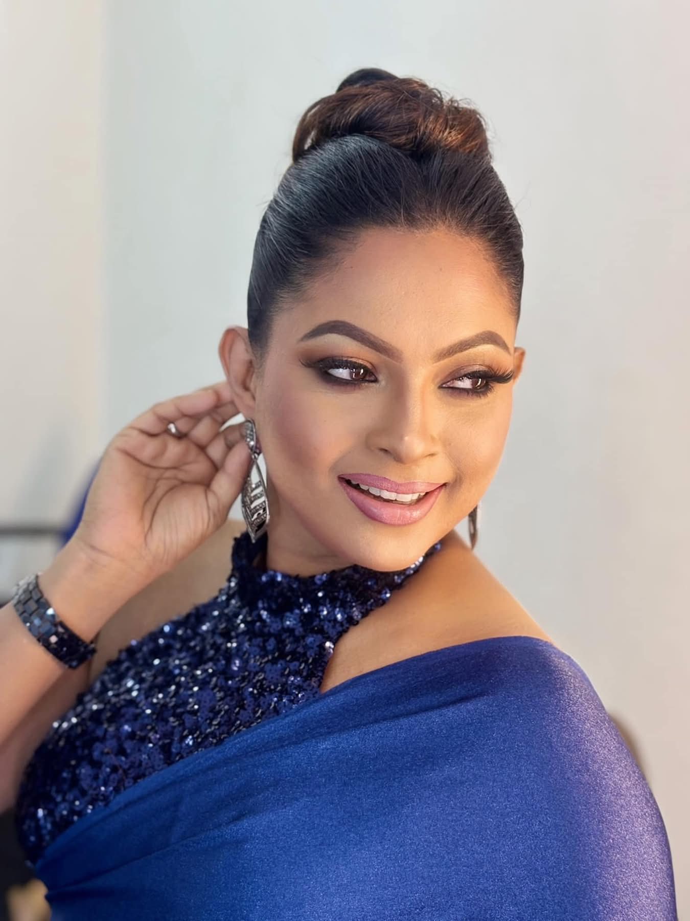 සඳක් වගේ ලස්සන අහිංසකාවිය හිමාලි - photos - Himali Saurangi - Hiru ...