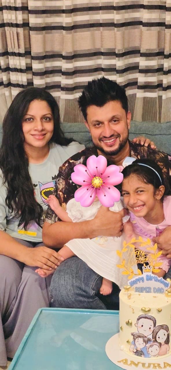 අලුත් අමුත්තාවත් එකතු කරගෙනම ඉෂාරා , ආදරණීය සැමියාගේ උපන්දිනය සමරලා ...