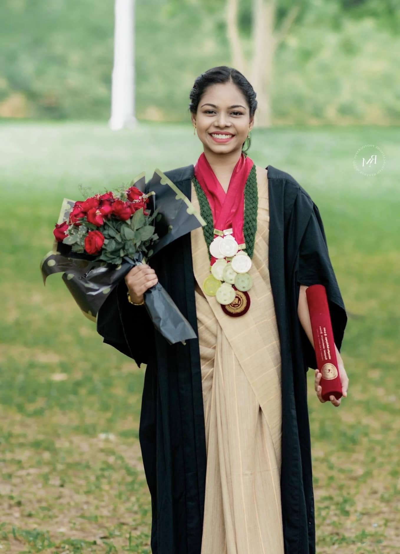 "එදා නොදන්න කෙල්ලෙක් ගැන මං ගොඩක් සතුටු වුණා.. ඒ එයත් මං වගේම දිනුම් ...