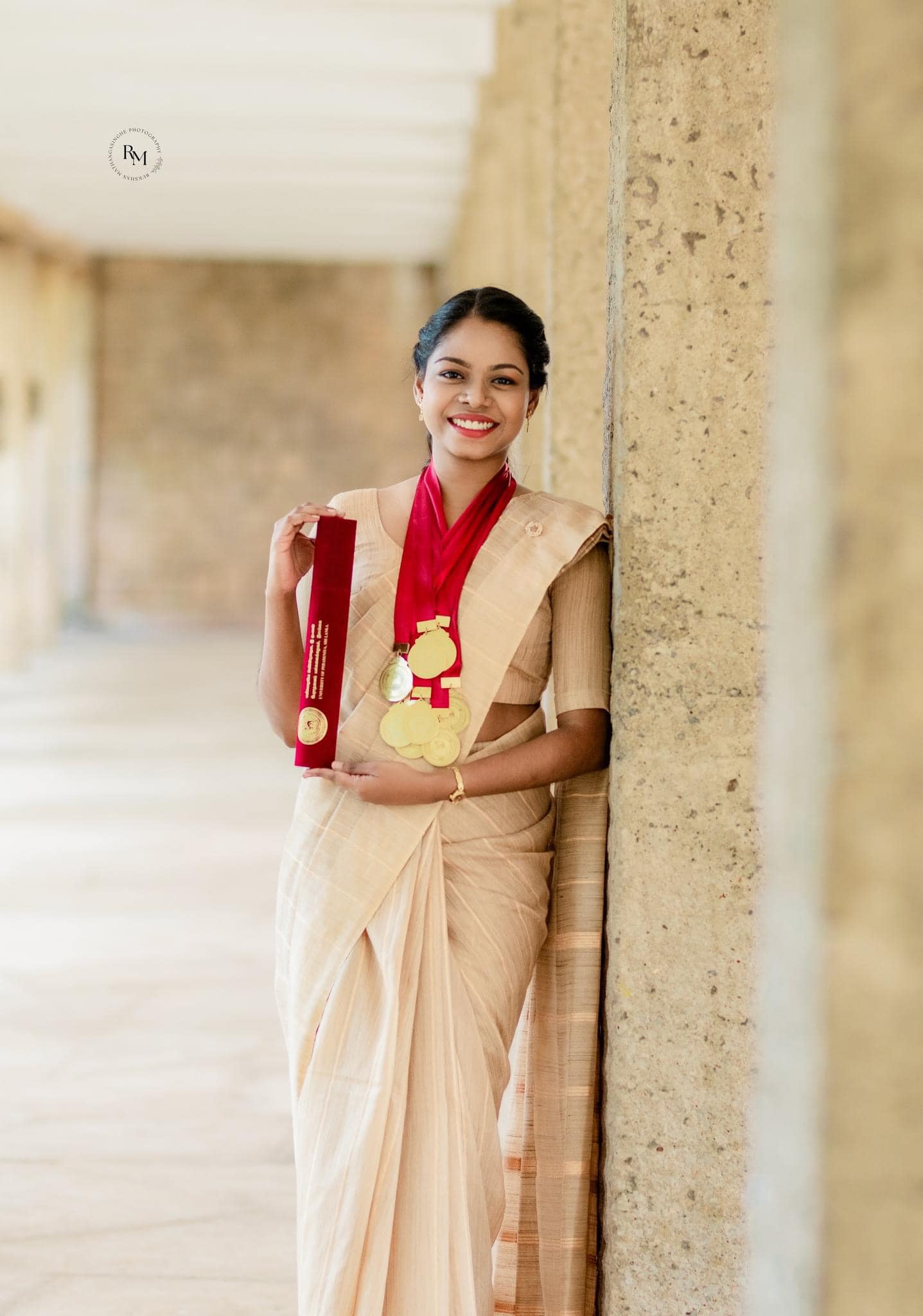 "එදා නොදන්න කෙල්ලෙක් ගැන මං ගොඩක් සතුටු වුණා.. ඒ එයත් මං වගේම දිනුම් ...