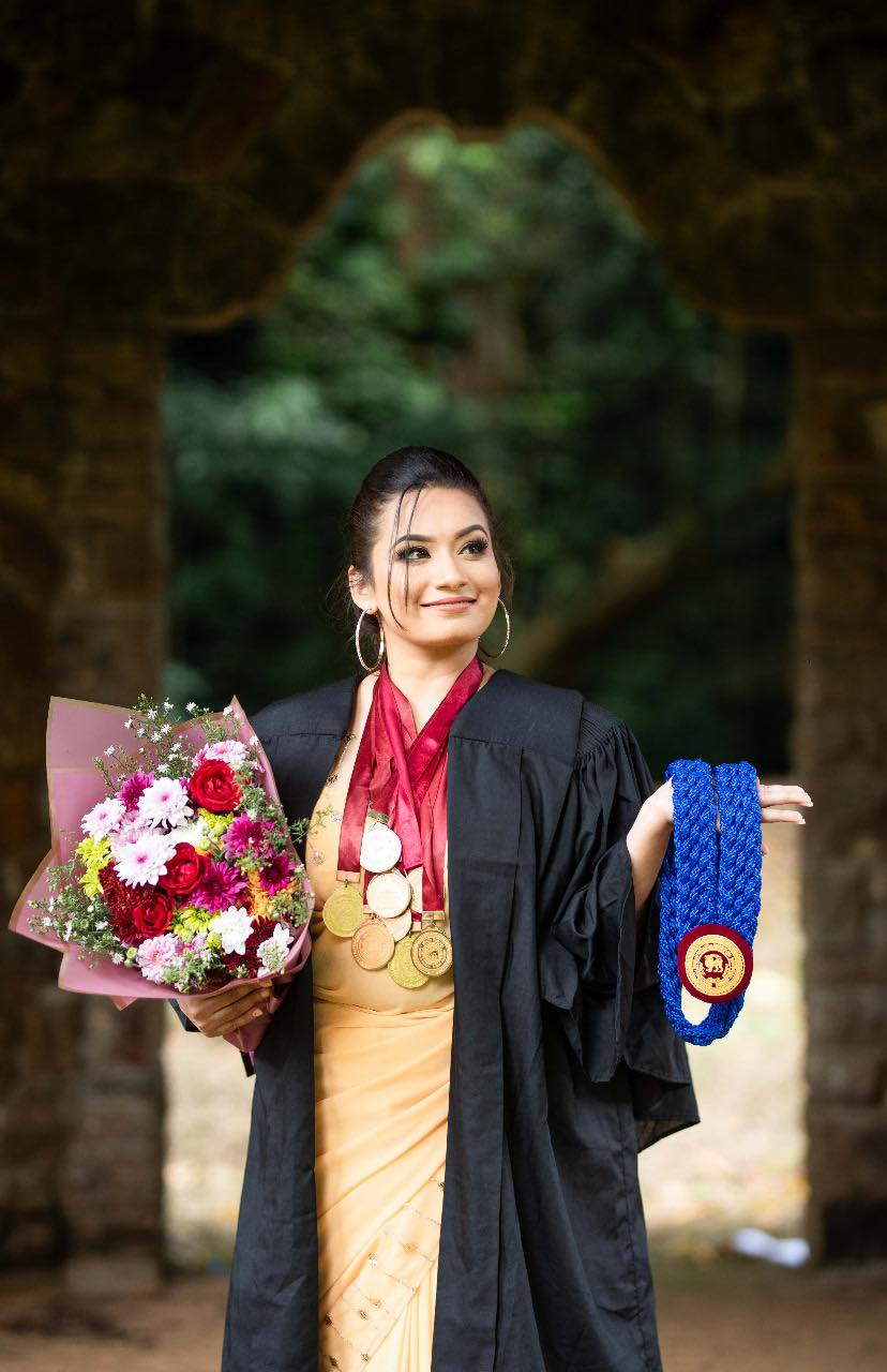 "එදා නොදන්න කෙල්ලෙක් ගැන මං ගොඩක් සතුටු වුණා.. ඒ එයත් මං වගේම දිනුම් ...
