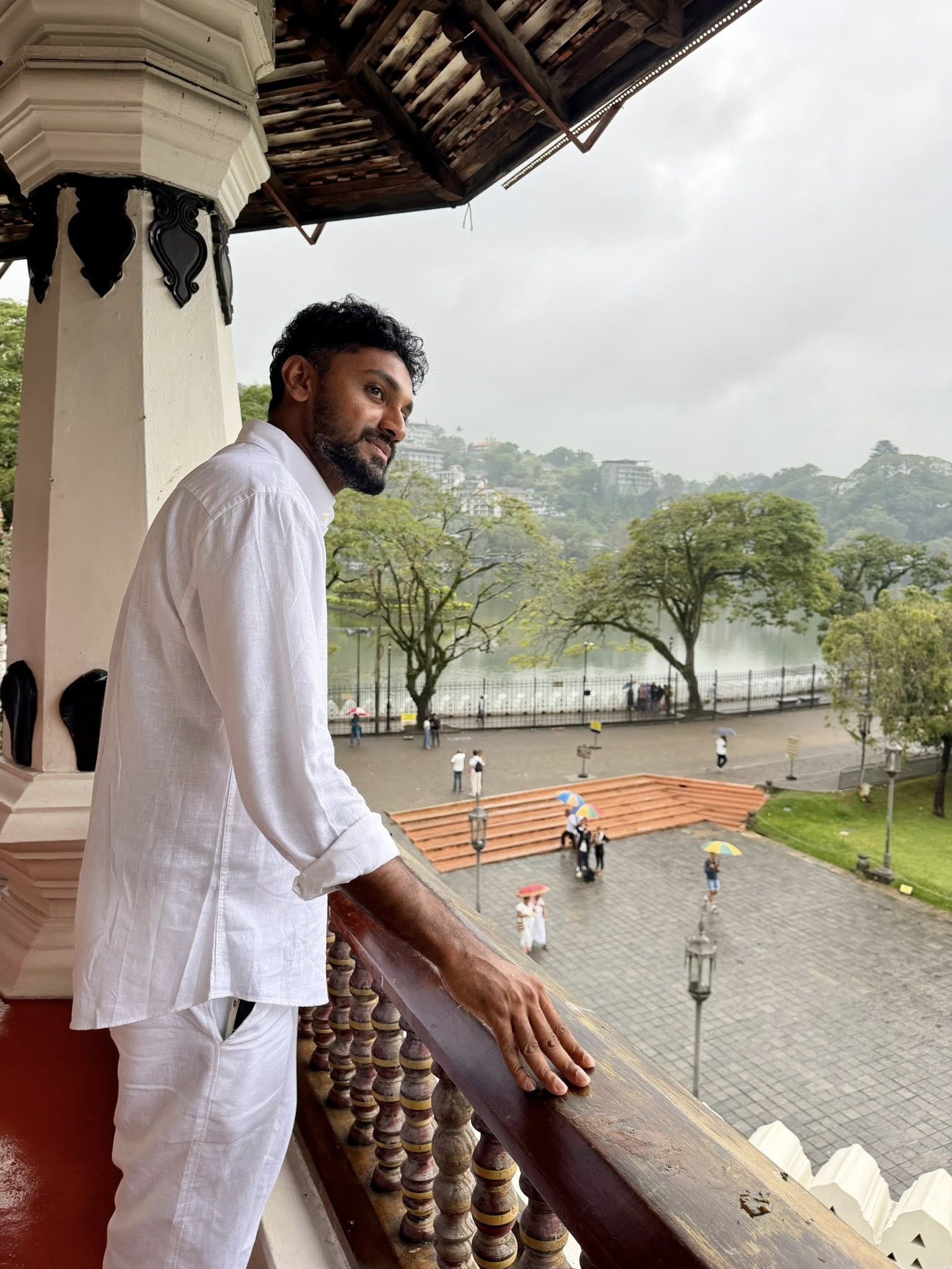සජිත - බුවී, එයාලගෙ පුතු පැටියත් එක්ක දළදා වදින්න ගිහිල්ලා.. - Photos ...