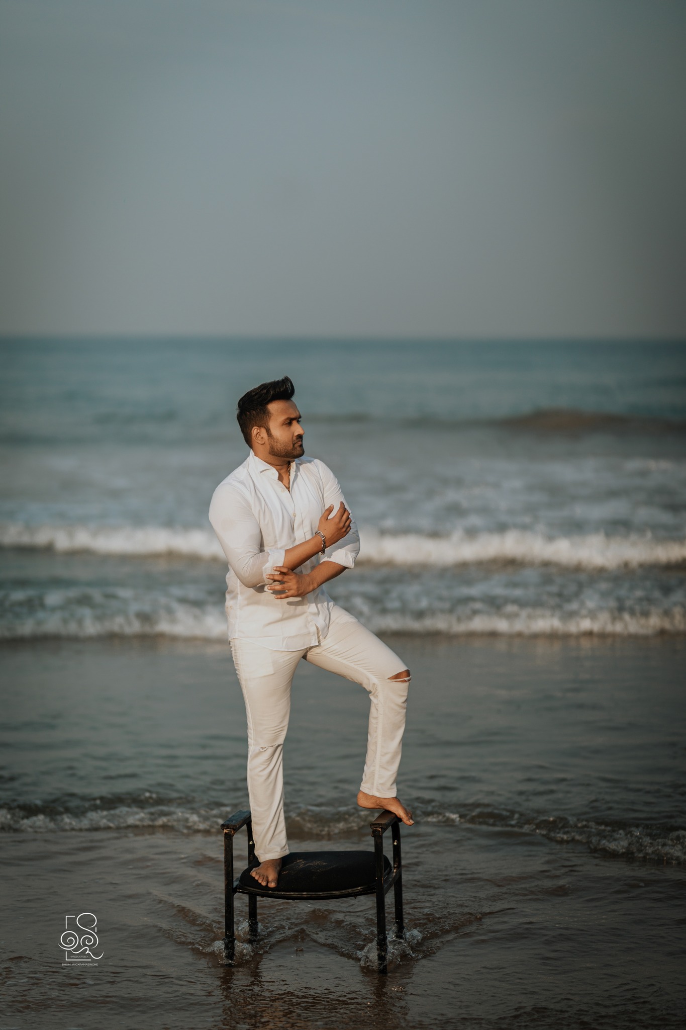 ඒ නම් හරිම වෙනස් ෆොටෝ ෂූට් එකක්.. බලන්නකෝ මේ කවුද කියලා.. - Janith ...