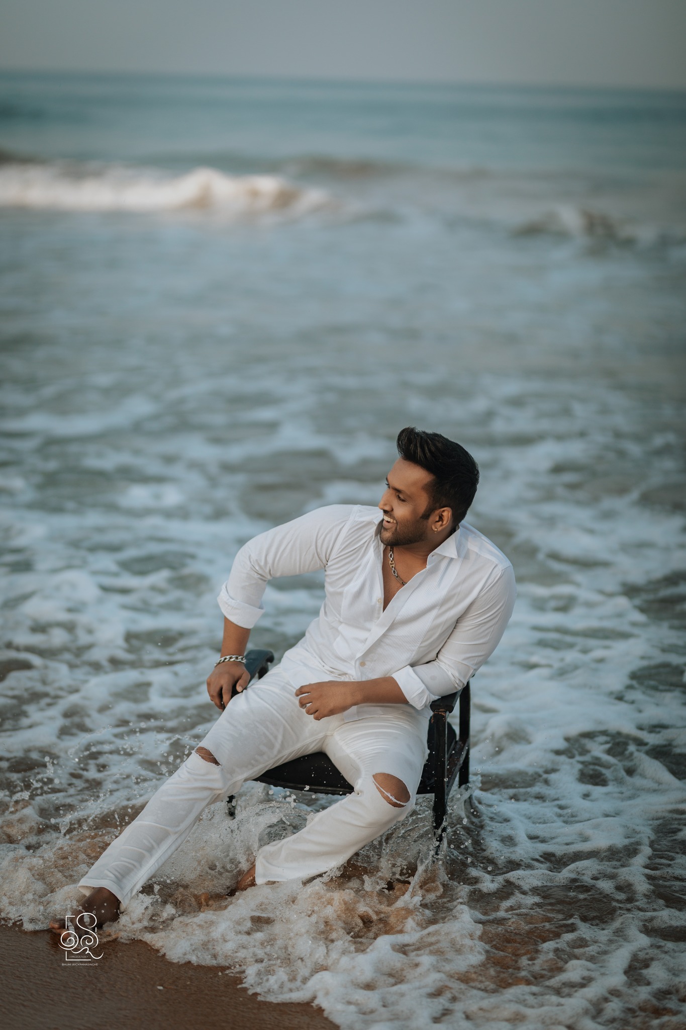 ඒ නම් හරිම වෙනස් ෆොටෝ ෂූට් එකක්.. බලන්නකෝ මේ කවුද කියලා.. - Janith ...