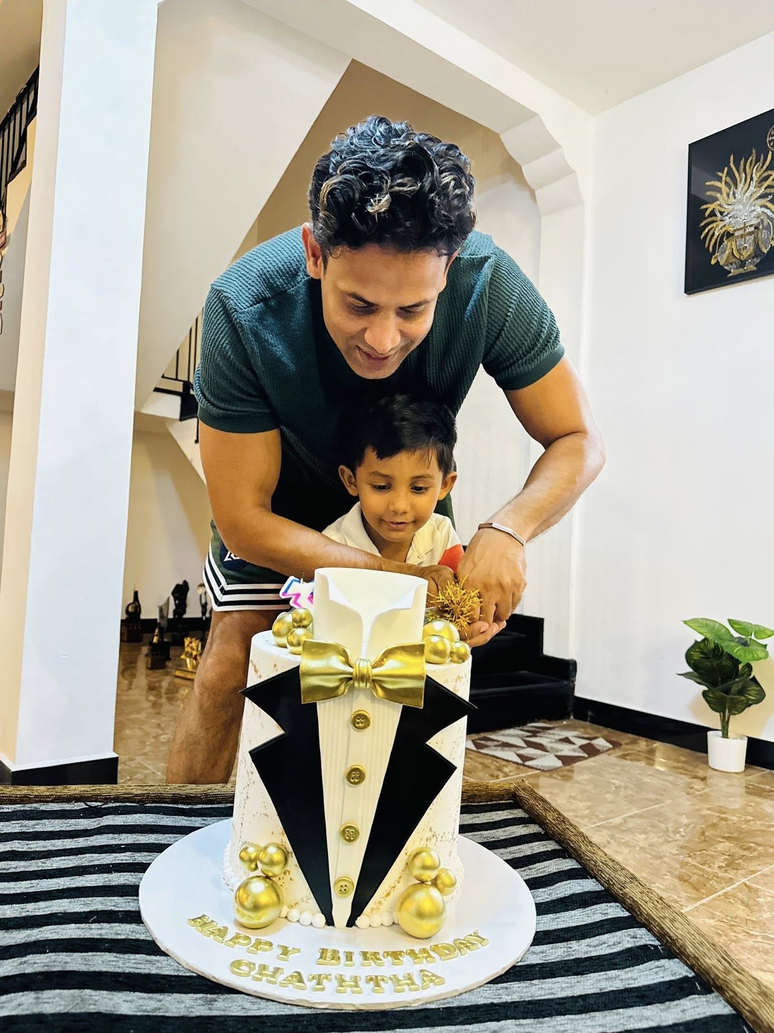 ඔහුට ආදරය කරන අයත් එක්ක එදා දවස සමරපු චතුර, අමතක නොවෙන මතක ගොන්නක් ...