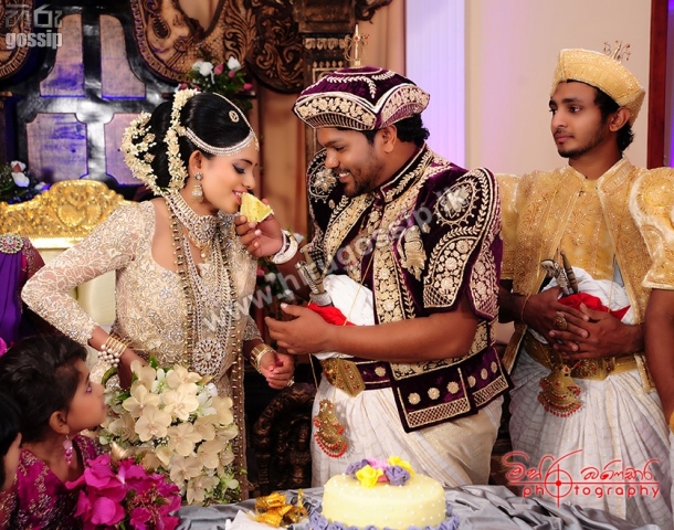 Actor Lakshan Wattuhewa's Wedding - Photo Gallery - Hiru Gossip, Lanka ...