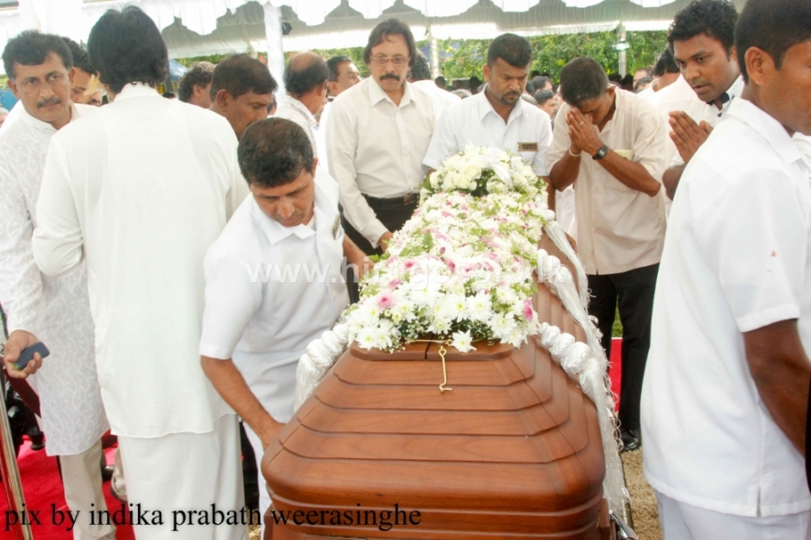 Country bids farewell to the Maestro Pandit Amaradeva last moment ...