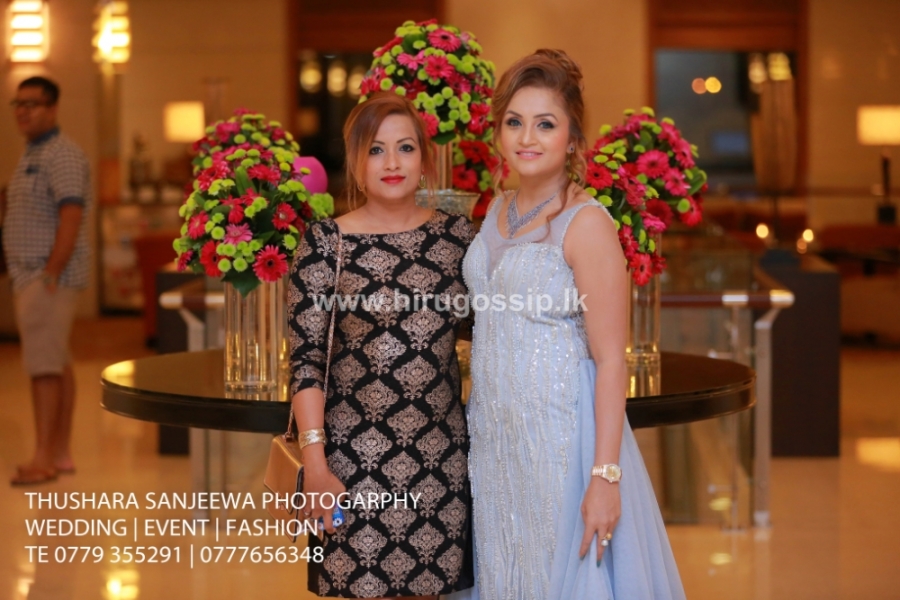 Ashanthi Ranasinghe celebrates her birthday with a large group of stars ...