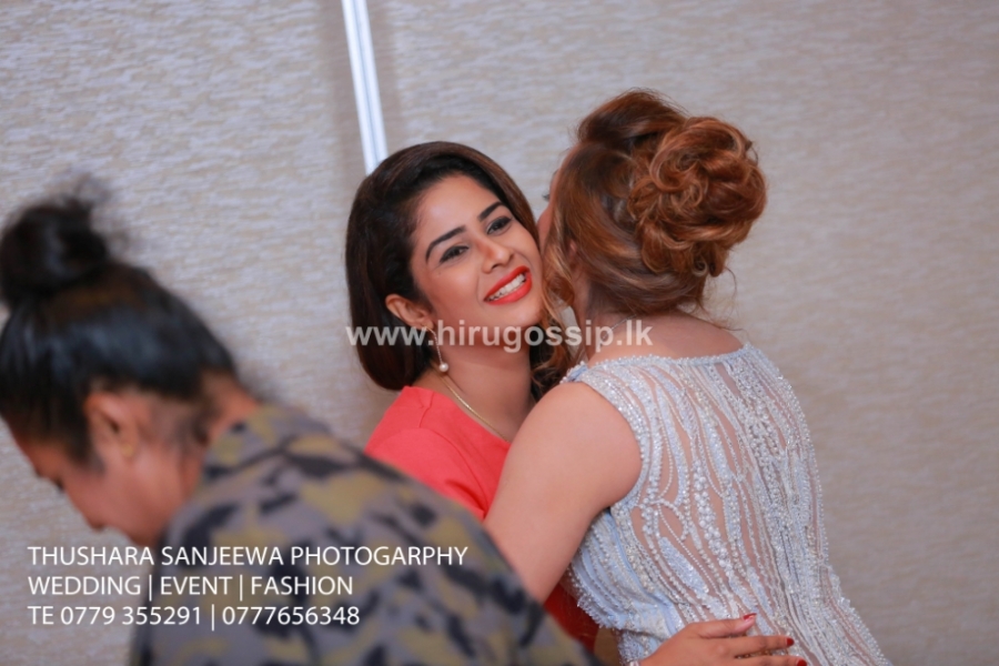 Ashanthi Ranasinghe celebrates her birthday with a large group of stars ...