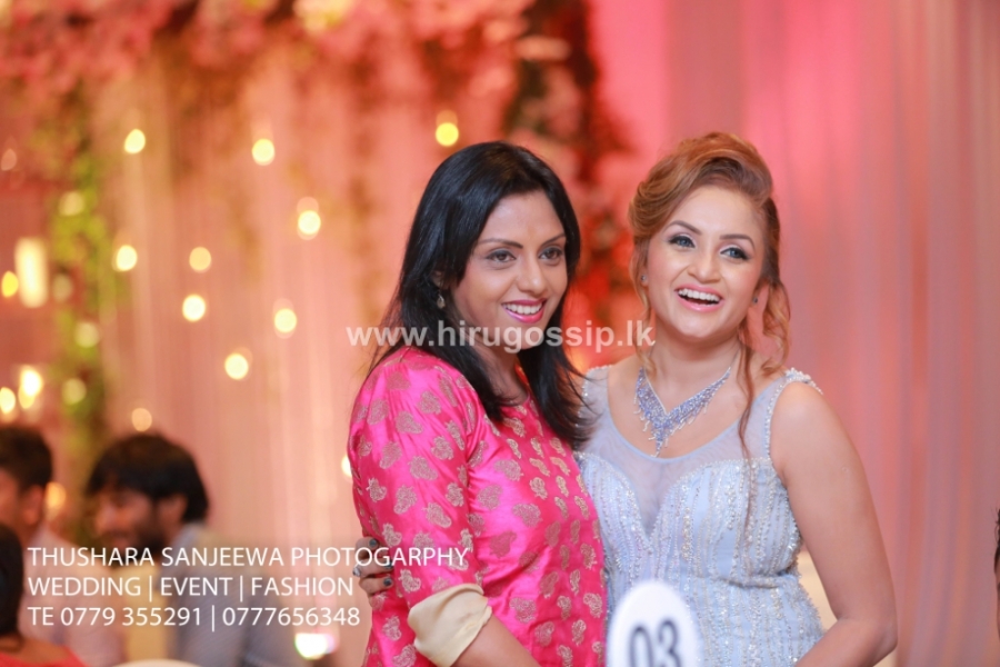 Ashanthi Ranasinghe celebrates her birthday with a large group of stars ...